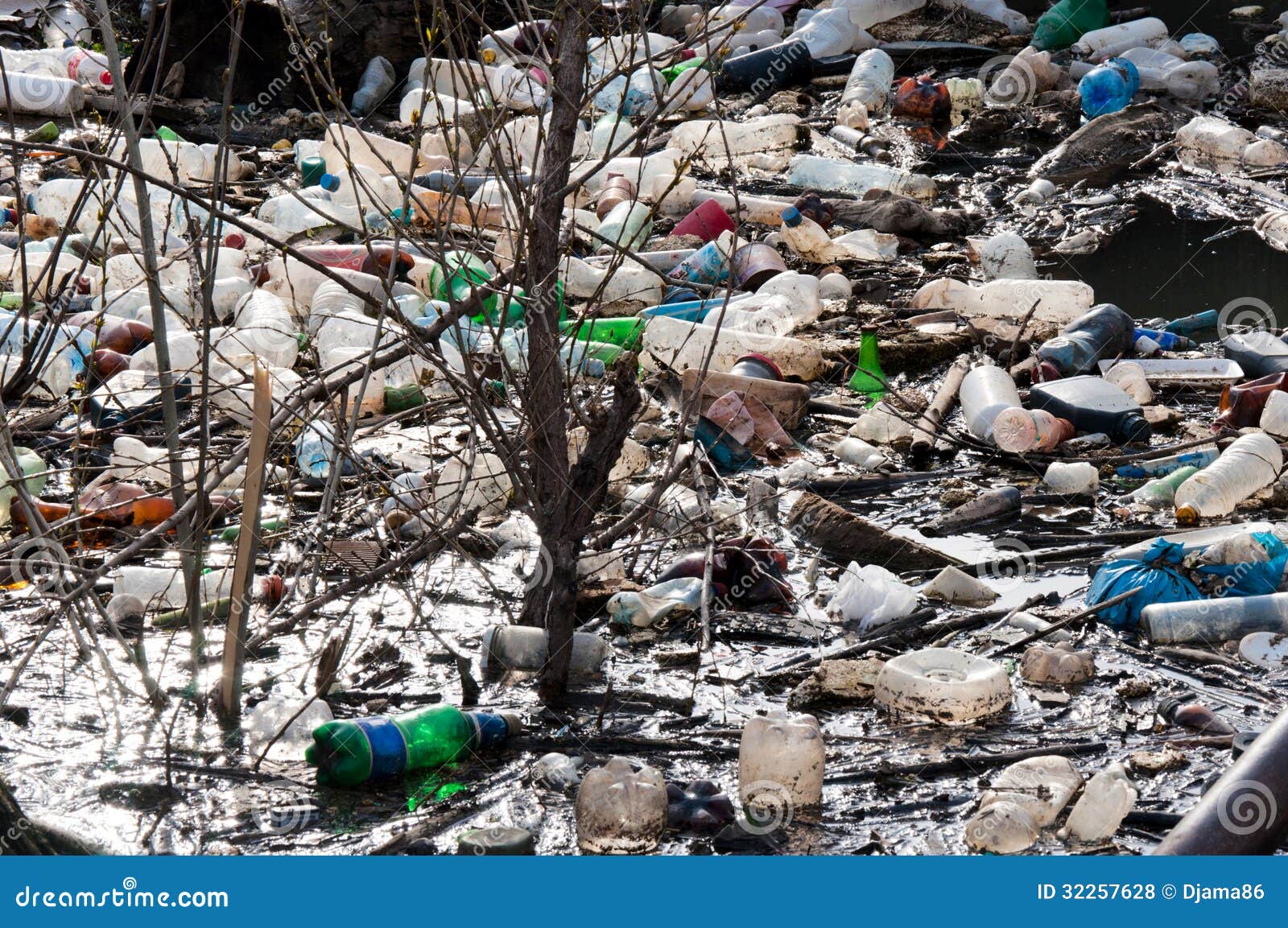 Watervervuiling stock foto. Image of vuilnis, meer, oceaan - 32257628