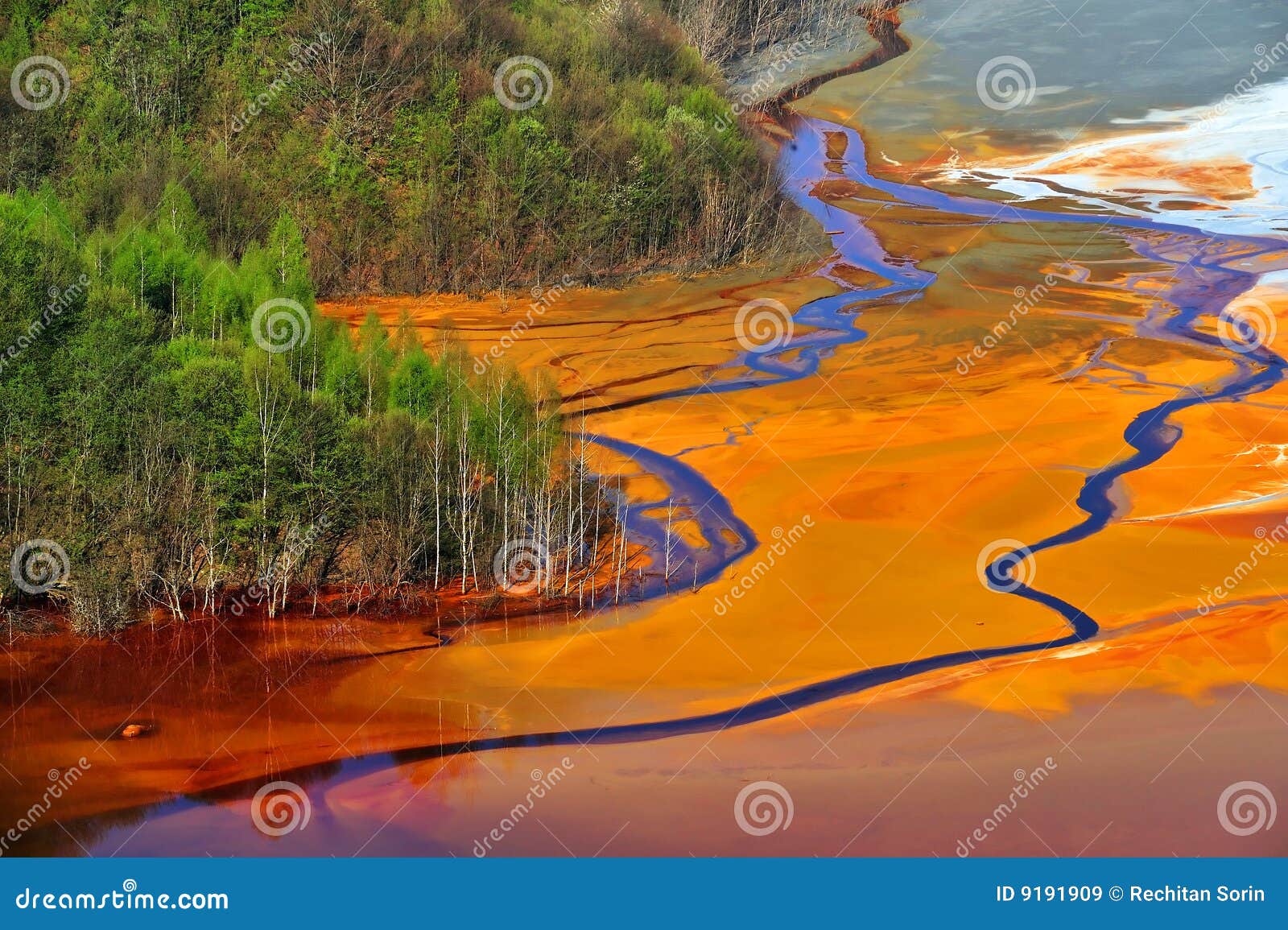 Watervervuiling stock afbeelding. Image of olie, ecologie - 9191909