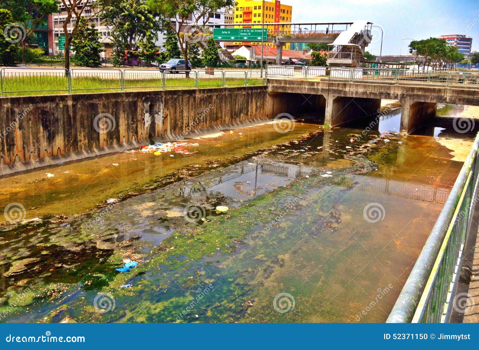 Watervervuiling in Singapore Stock Foto - Image of singapore ...