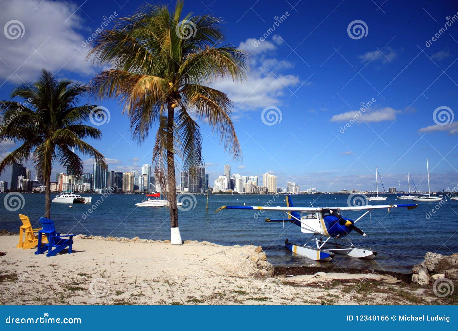 Watervliegtuig En De Horizon Van Miami Stock Foto - Image of reis, stad ...