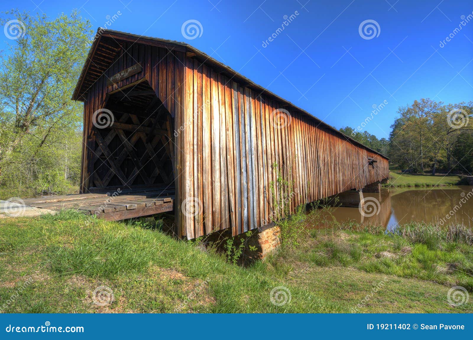 Watson Mill Covered Bridge stock photo. Image of connection - 19211402