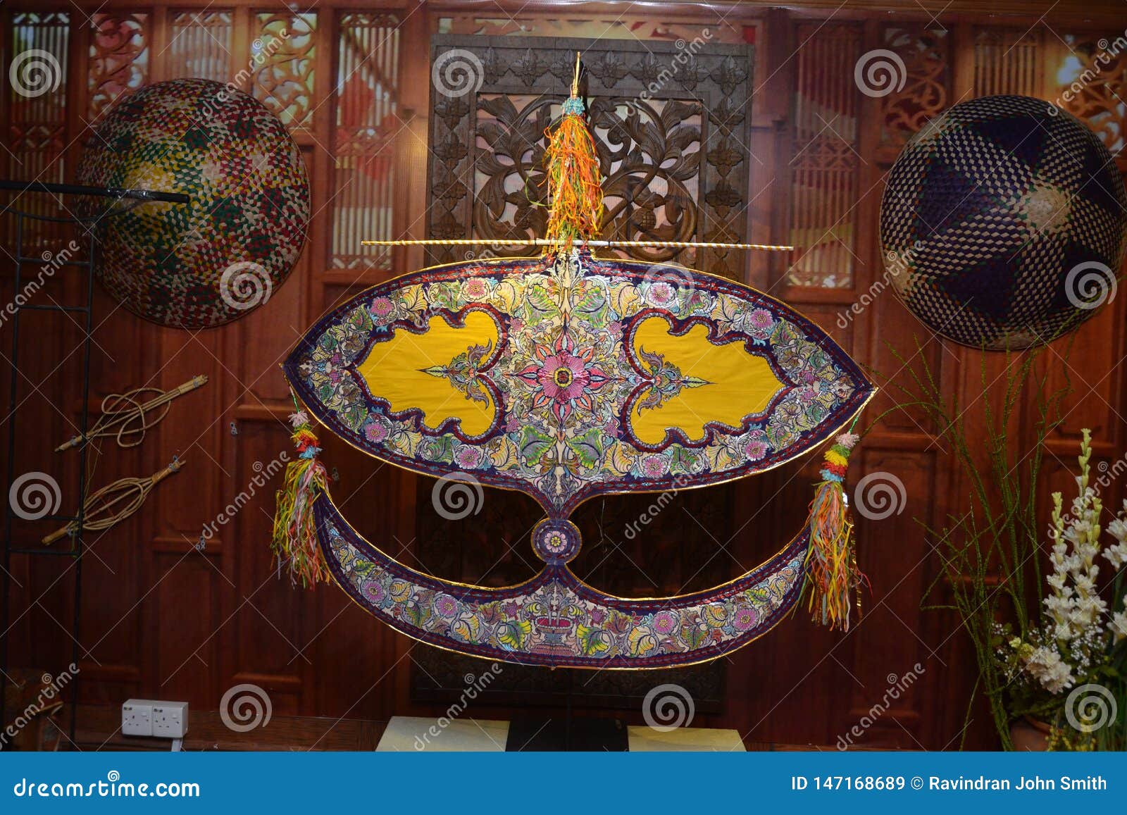 Wau Bulan 库存图片. 图片 包括有 运输路线, 一些, 调用, 英语, 复杂地, 碱性, 其他 - 147168689