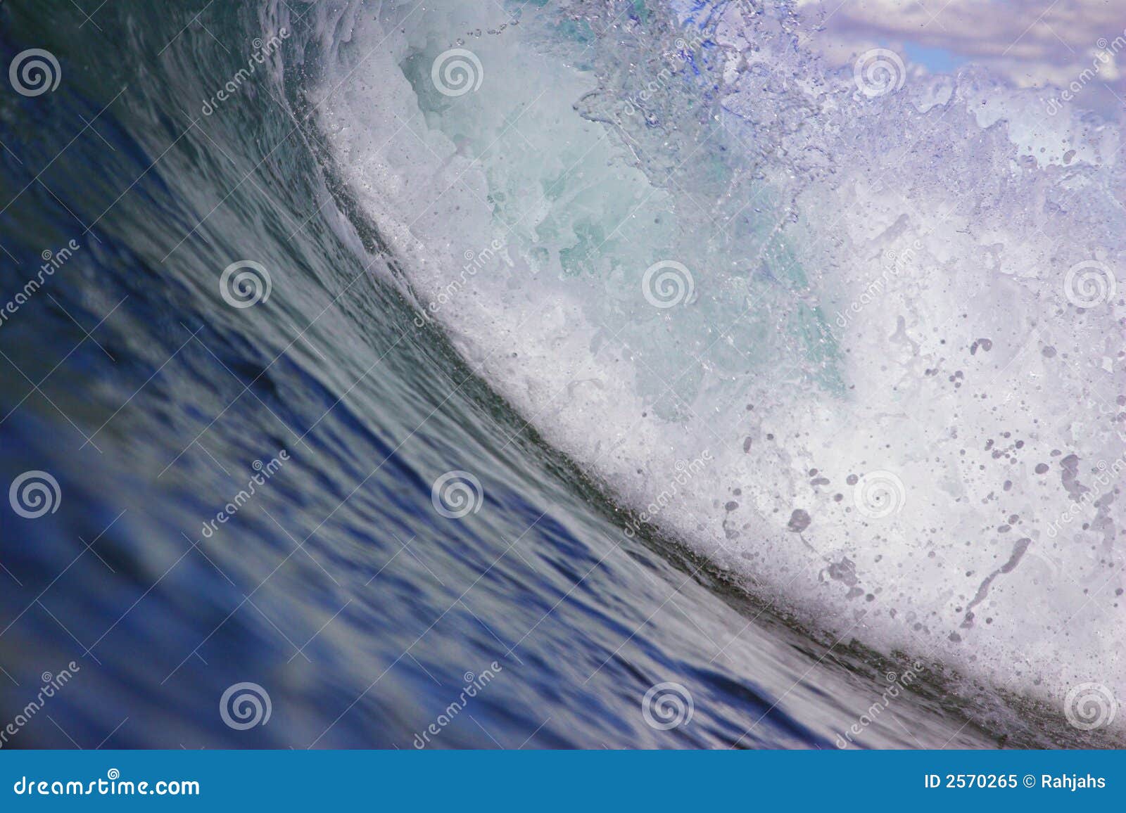 Wave Curl stock image. Image of ocean, pacific, spray - 2570265