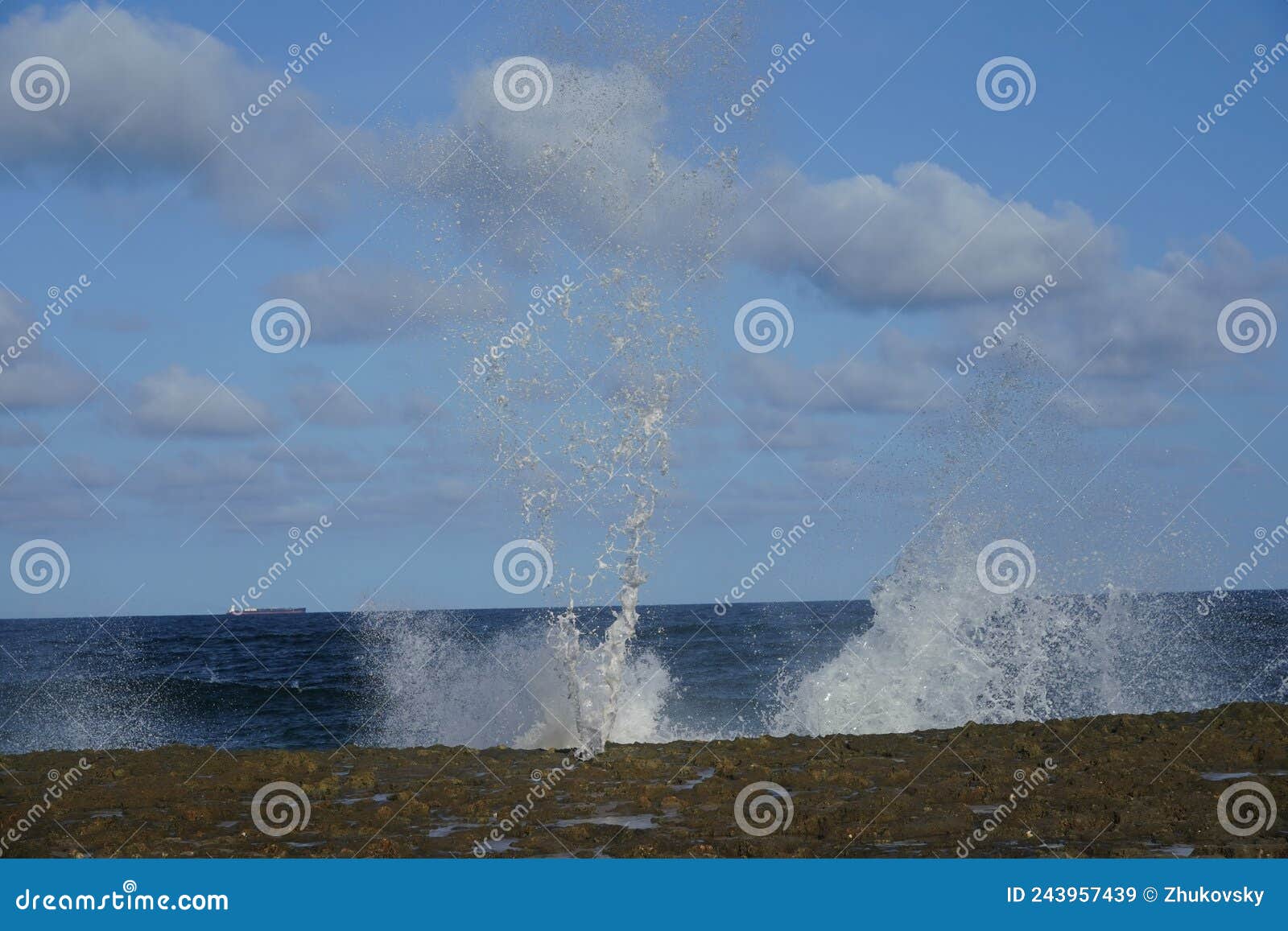 Wave at Florida`s Atlantic Beach Stock Image - Image of ripple, blue ...