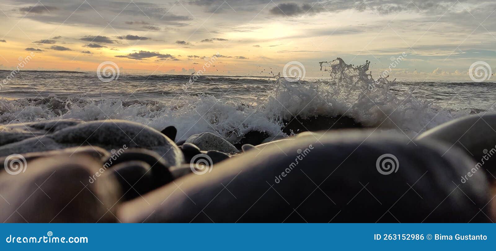 Wave Hit Stone in the Evening Stock Photo - Image of water, horizon ...