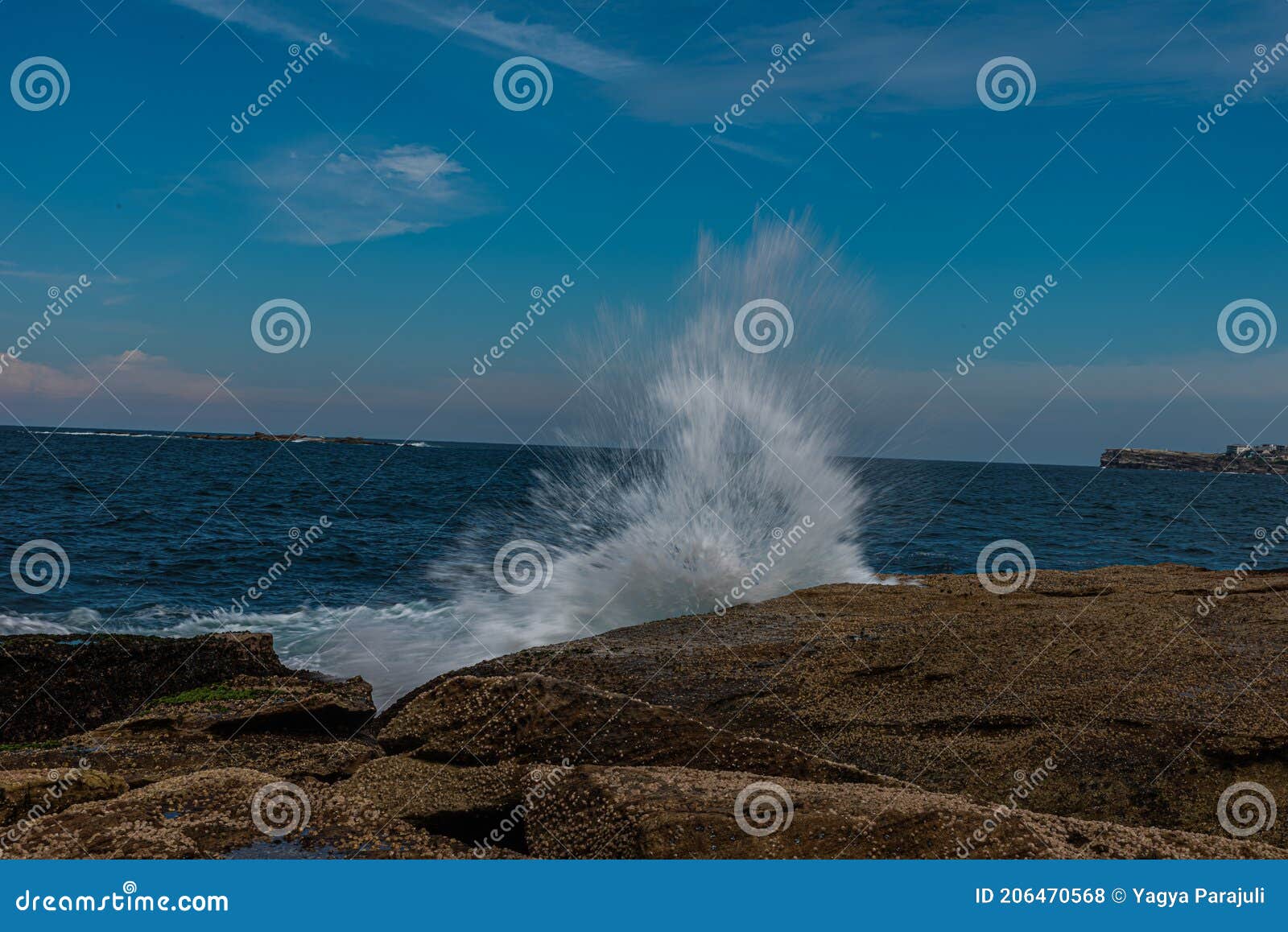The wave on the rock stock photo. Image of rocks, ocean - 206470568