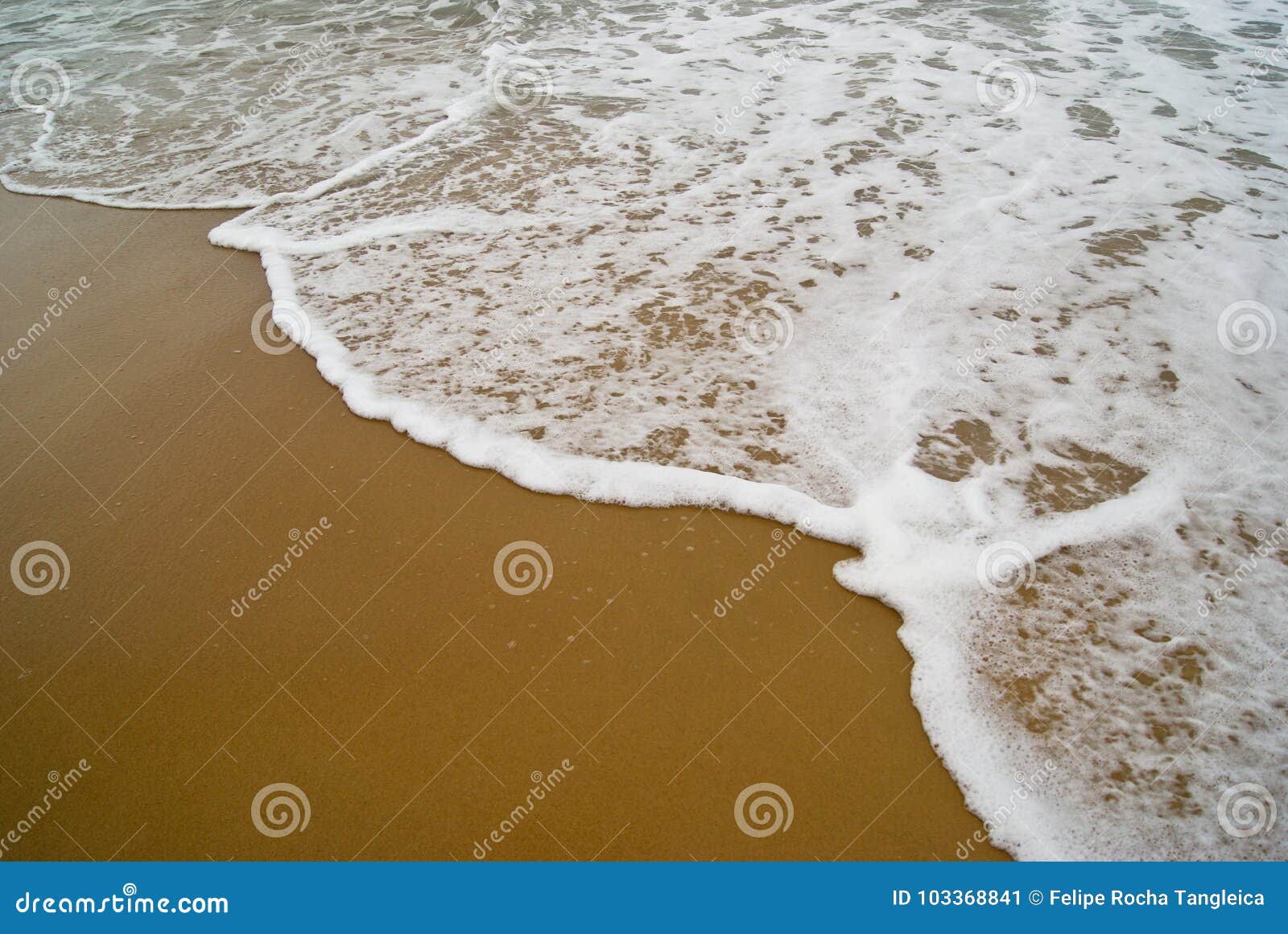 When the Wave Meets the Sand Stock Image - Image of leaving, calms ...