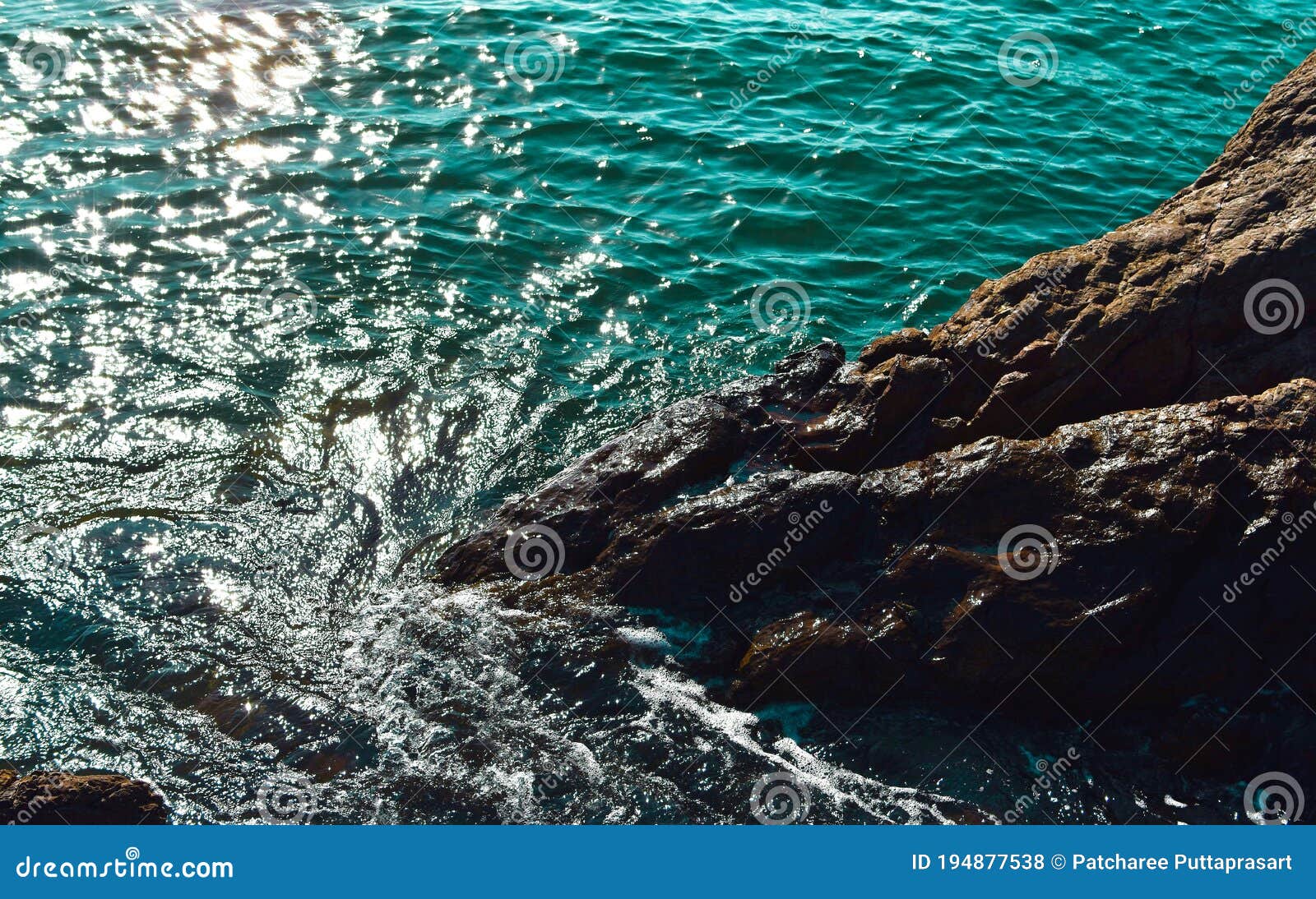 Wave at the Sea Hit the Rock Stock Photo - Image of water, ocean: 194877538