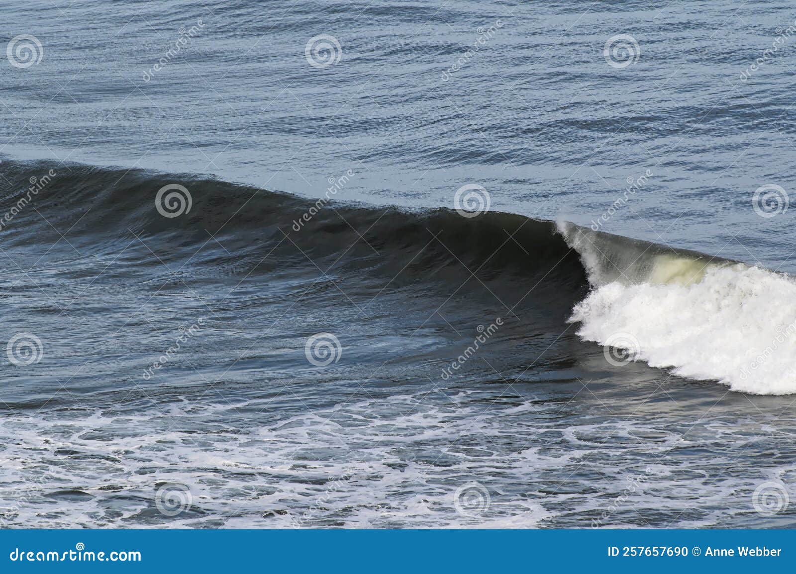 Wave Top or Crest Breaks Down the Face of the Wave Stock Photo - Image ...