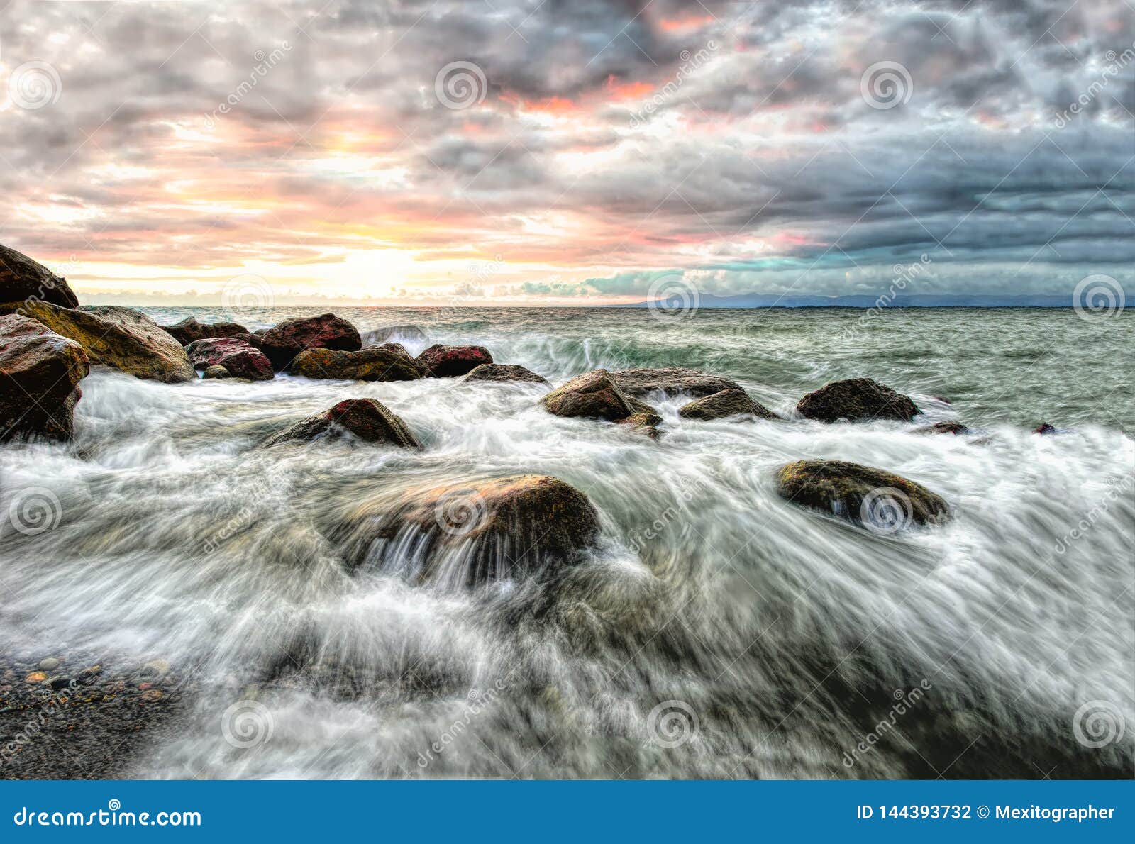 Seascape Sunset Ocean Waves Stock Photo - Image of morning, long: 144393732