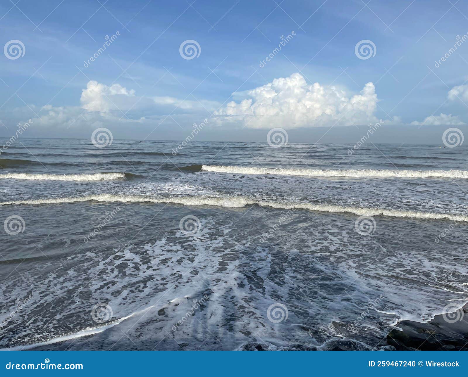 Waves Crashing into the Beach Stock Photo - Image of waves, tranquil ...