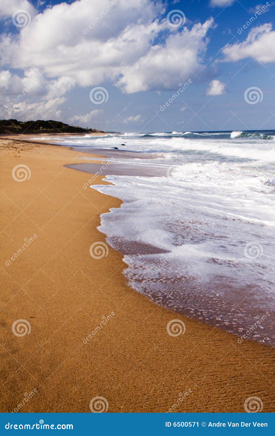 Waves Crashing Onto the Beach Stock Image - Image of break, crash: 6500571