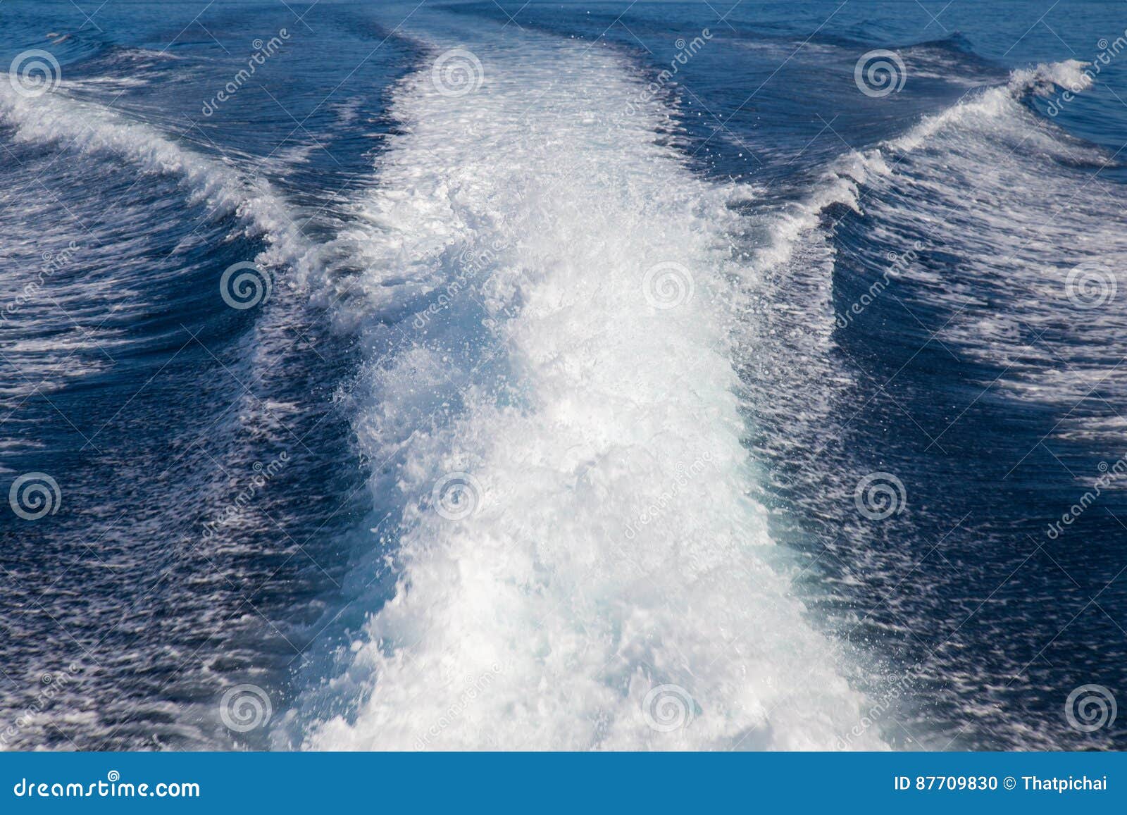 The Waves from a High-speed Boat and Island Background,selective Focus ...
