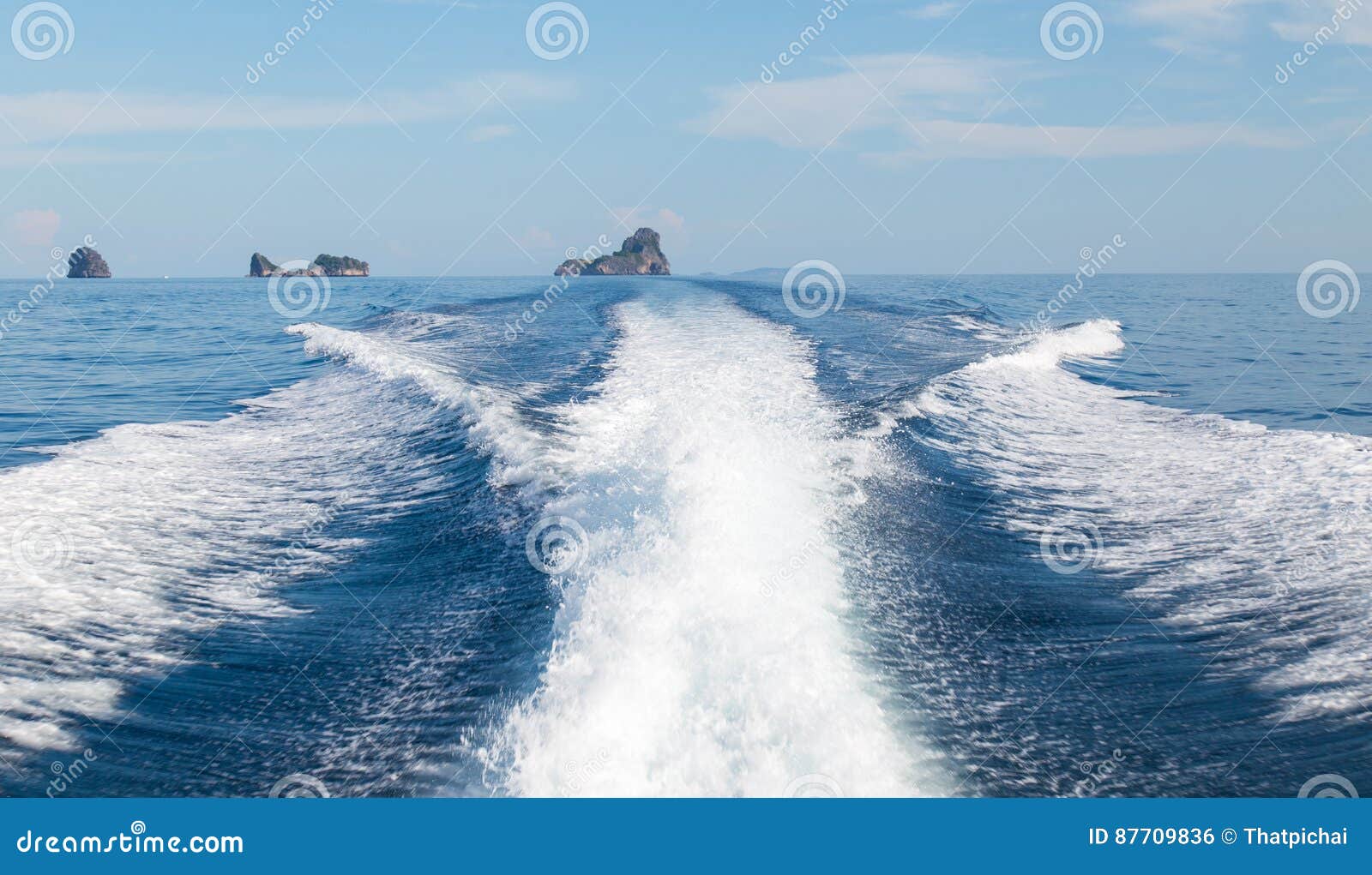 The Waves from a High-speed Boat and Island Background,selective Focus ...
