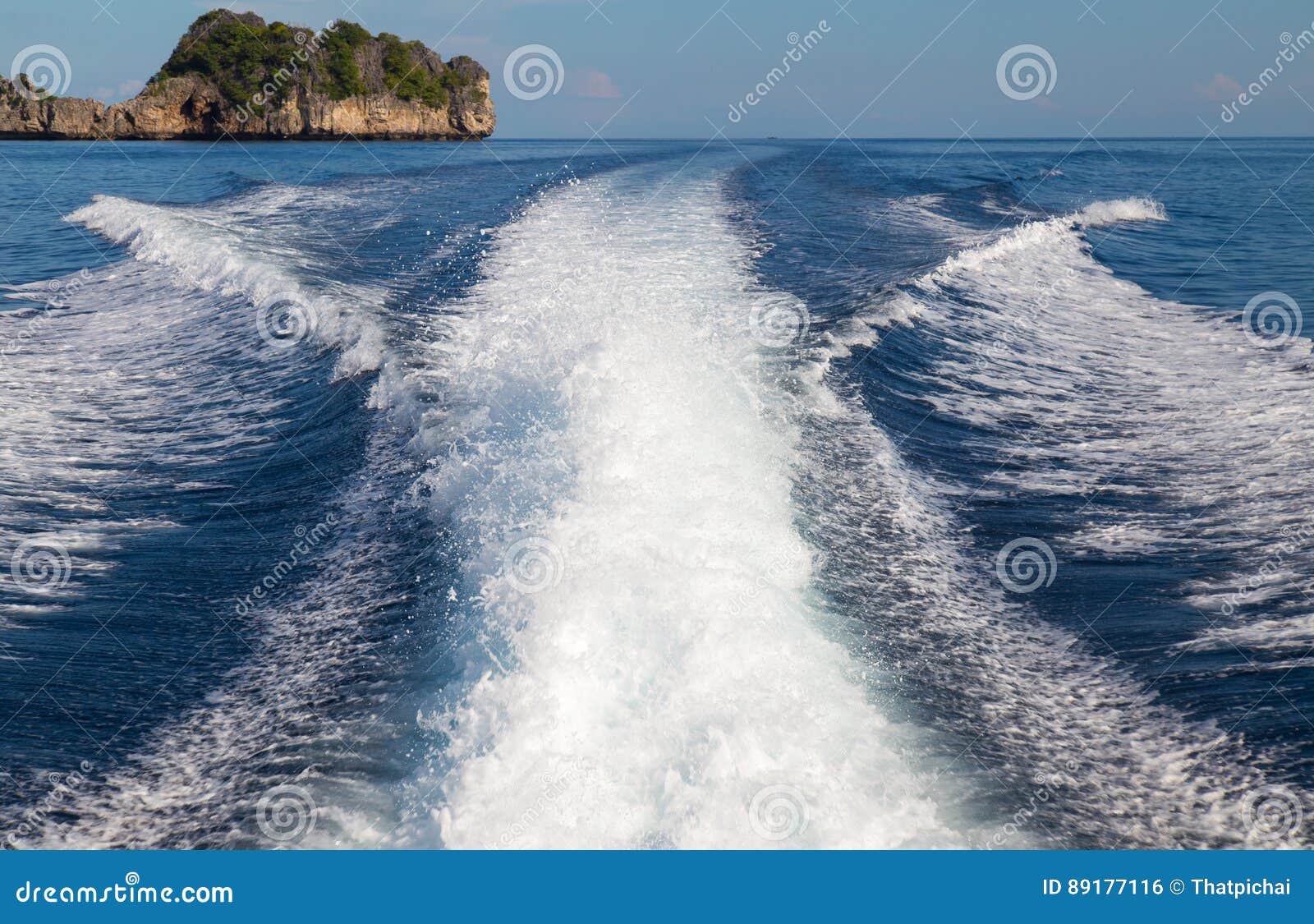 The Waves from a High-speed Boat and Island Background,selective Focus ...