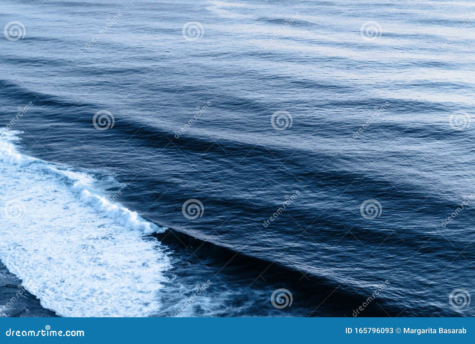 Waves in Ocean Splashing Waves Stock Image - Image of flow, classic ...