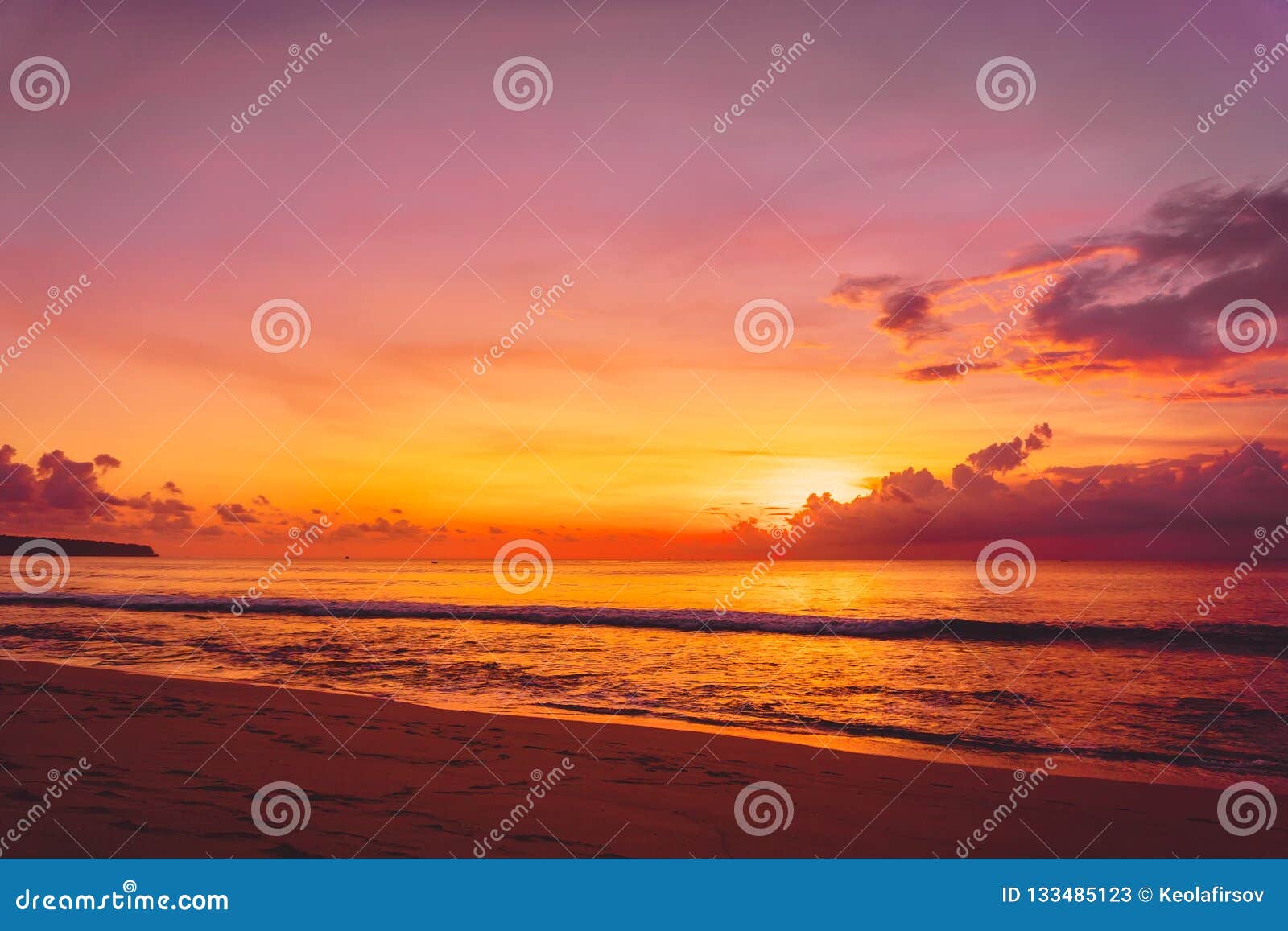 Waves in Ocean and Warm Bright Sunset in Bali. Ocean with Sunset Colors ...