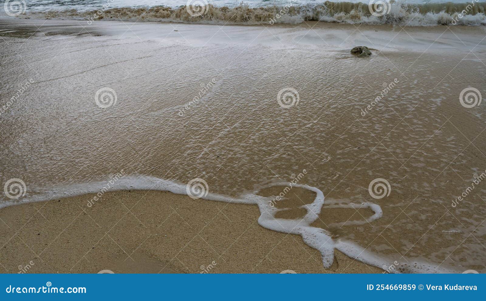 The Waves Roll Onto the Beach and Spread Out. Stock Image - Image of ...