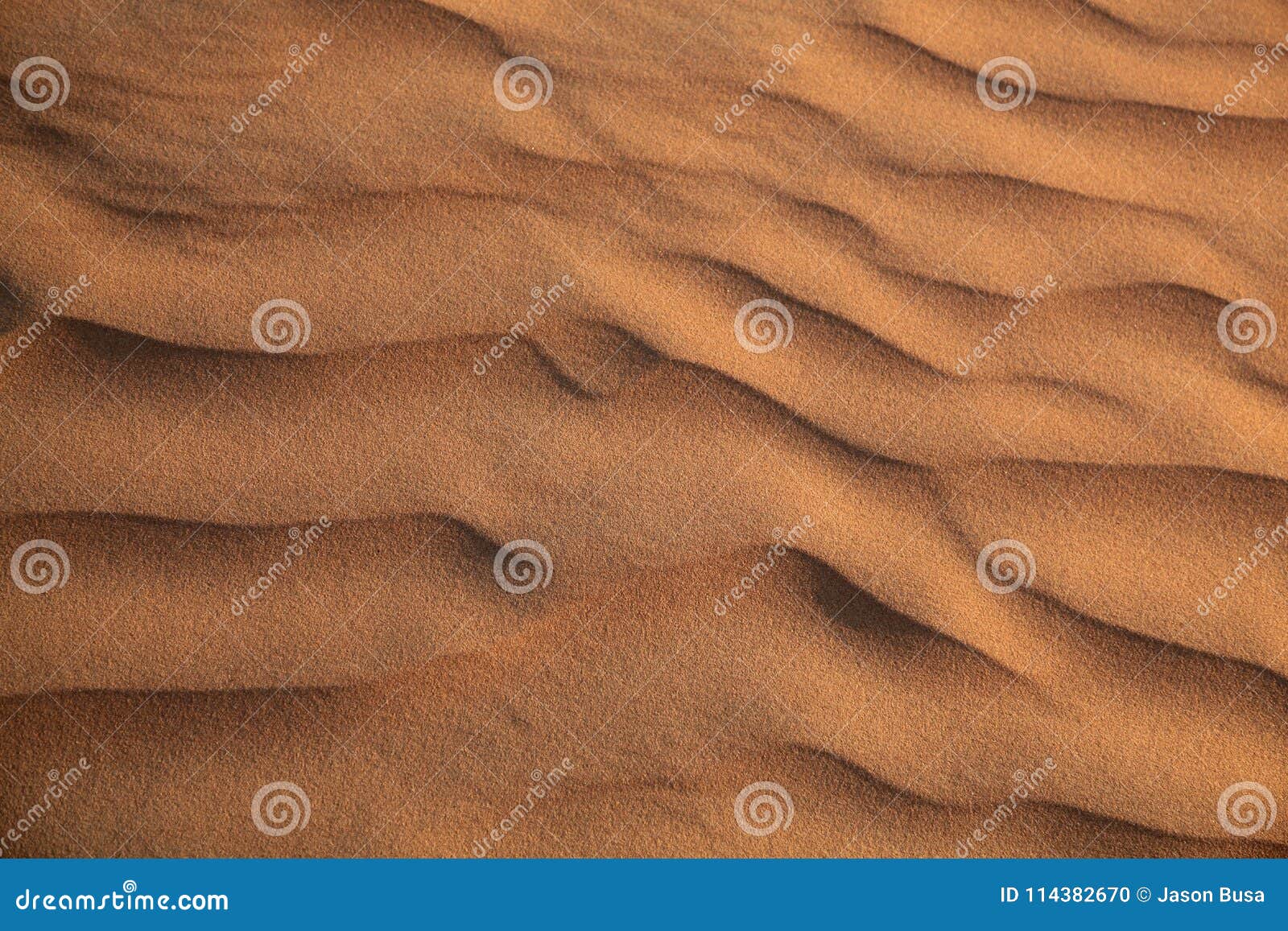 Waves in the Shifting Red Sands of the Wahiba Sand Desert of Oman Stock ...