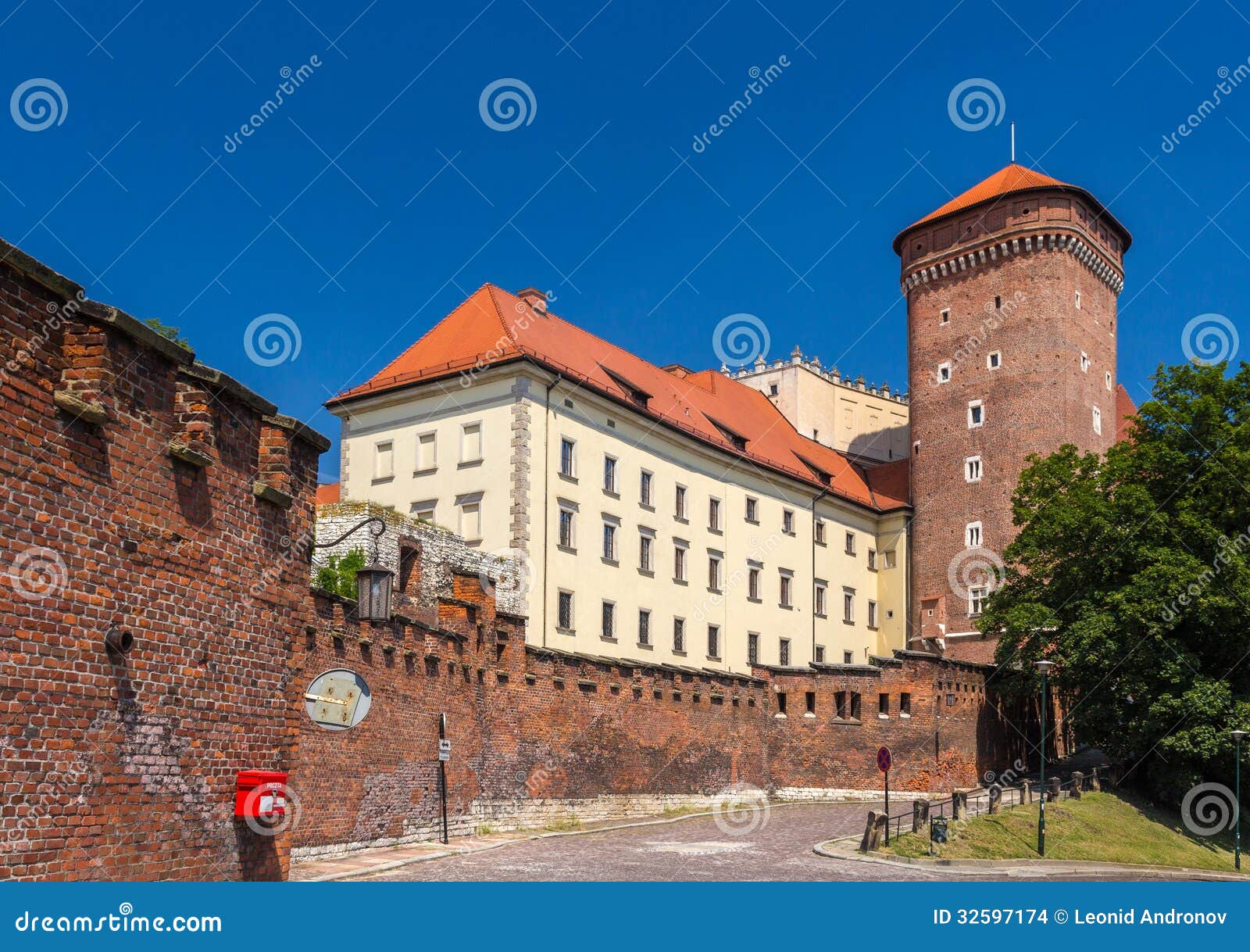 Wawel Royal Castle in Krakow, Poland Stock Photo - Image of fortress ...