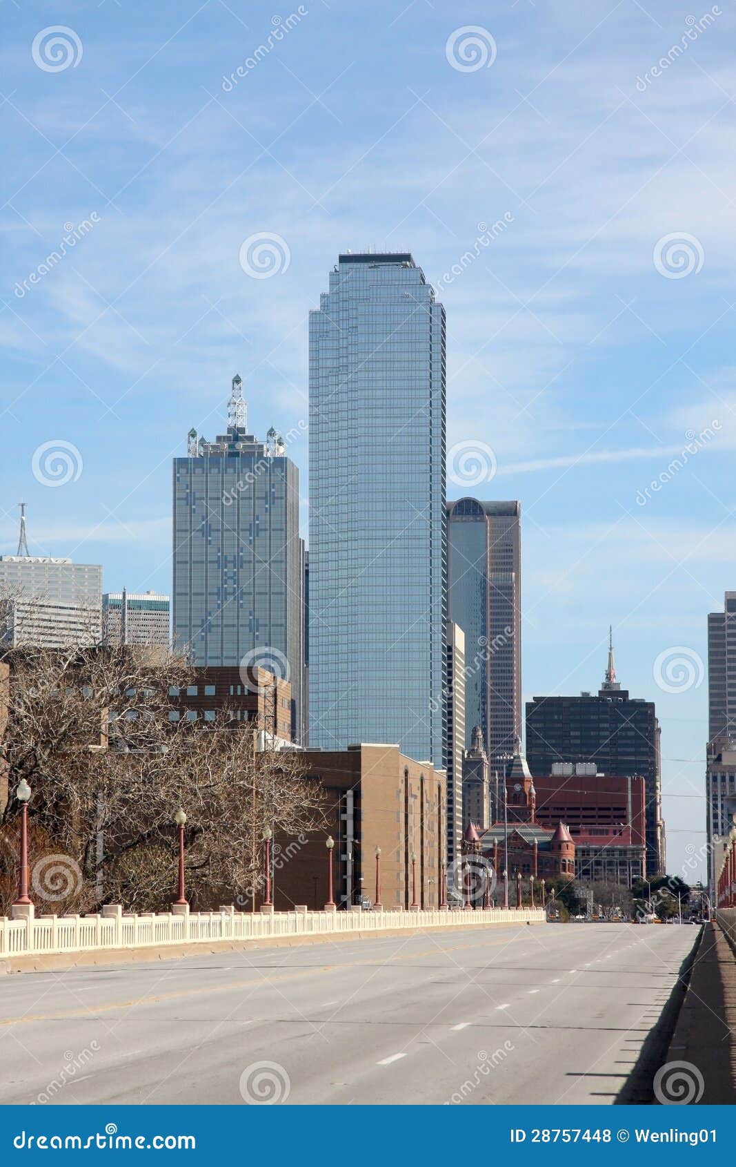 Way to downtown Dallas stock photo. Image of lake, road - 28757448