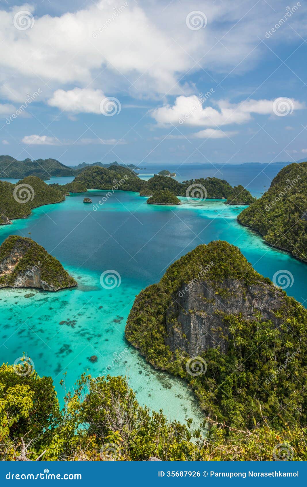 Wayag viewpoint stock photo. Image of fall, outdoors - 35687926