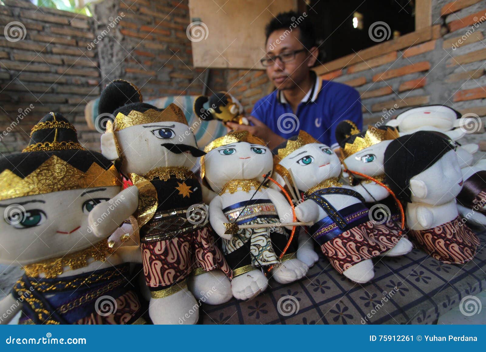 Wayang Puppet Craft editorial photo. Image of complete - 75912261