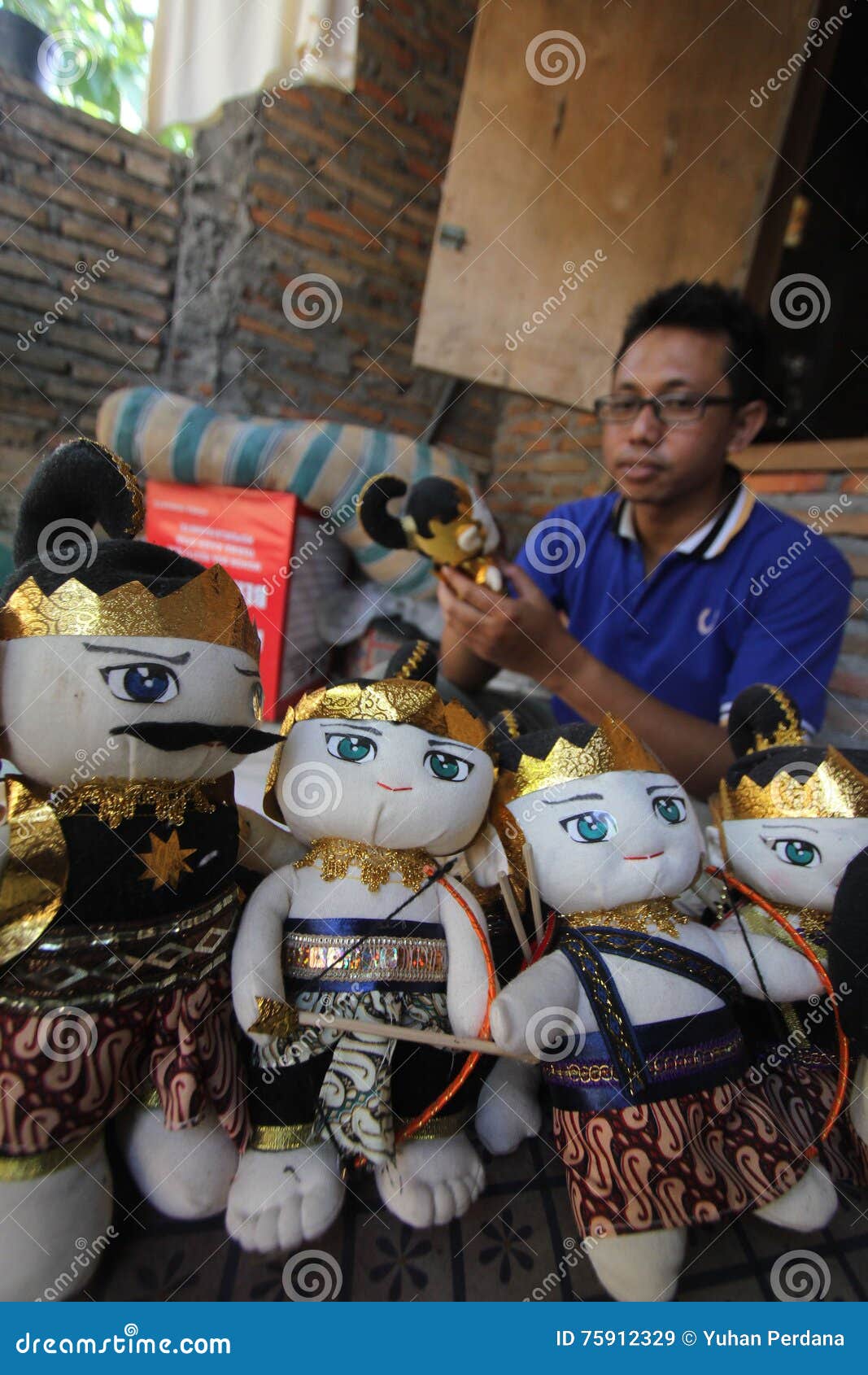 Wayang Puppet Craft editorial stock image. Image of materials - 75912329