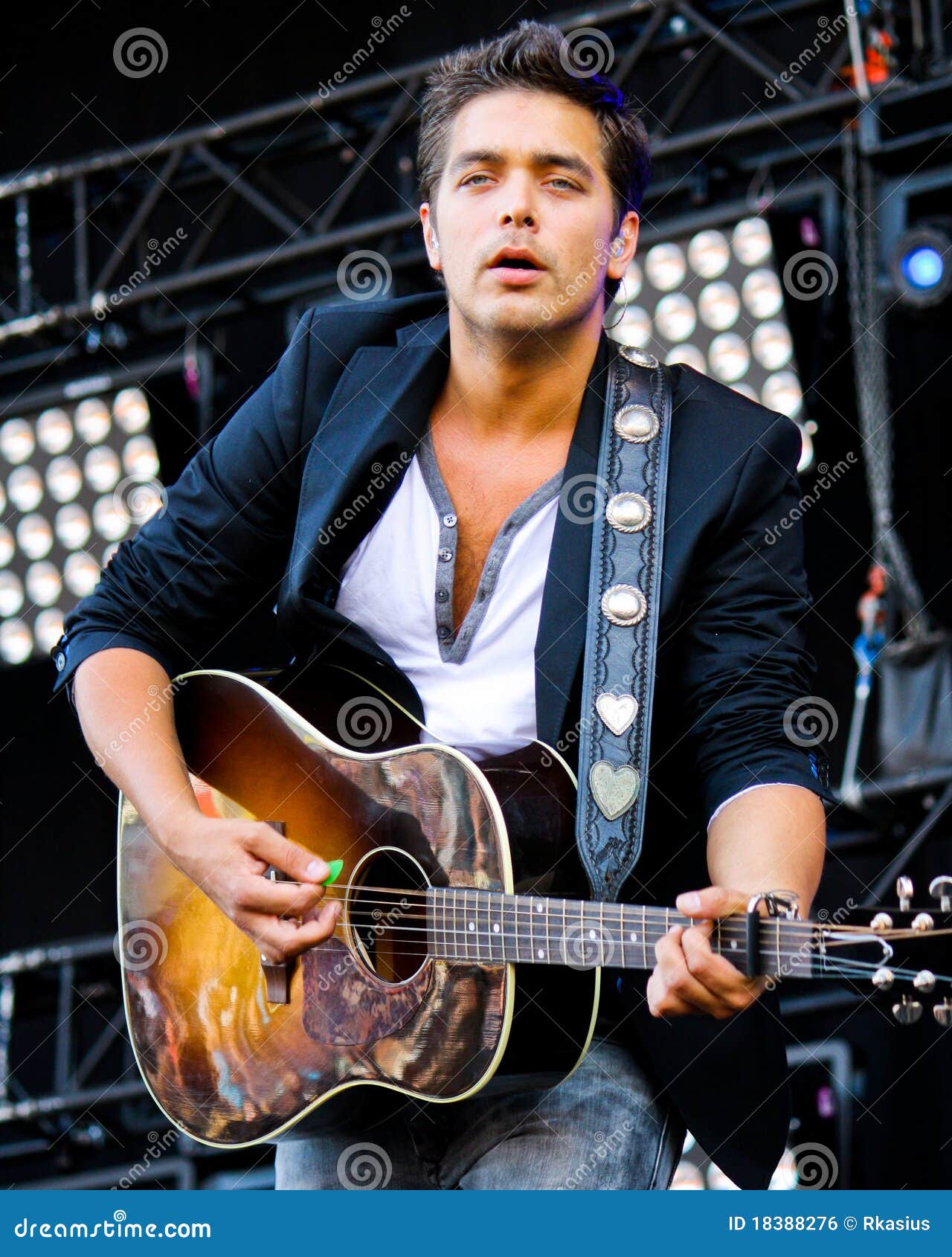 Waylon editorial photo. Image of rock, cross, music, festval - 18388276