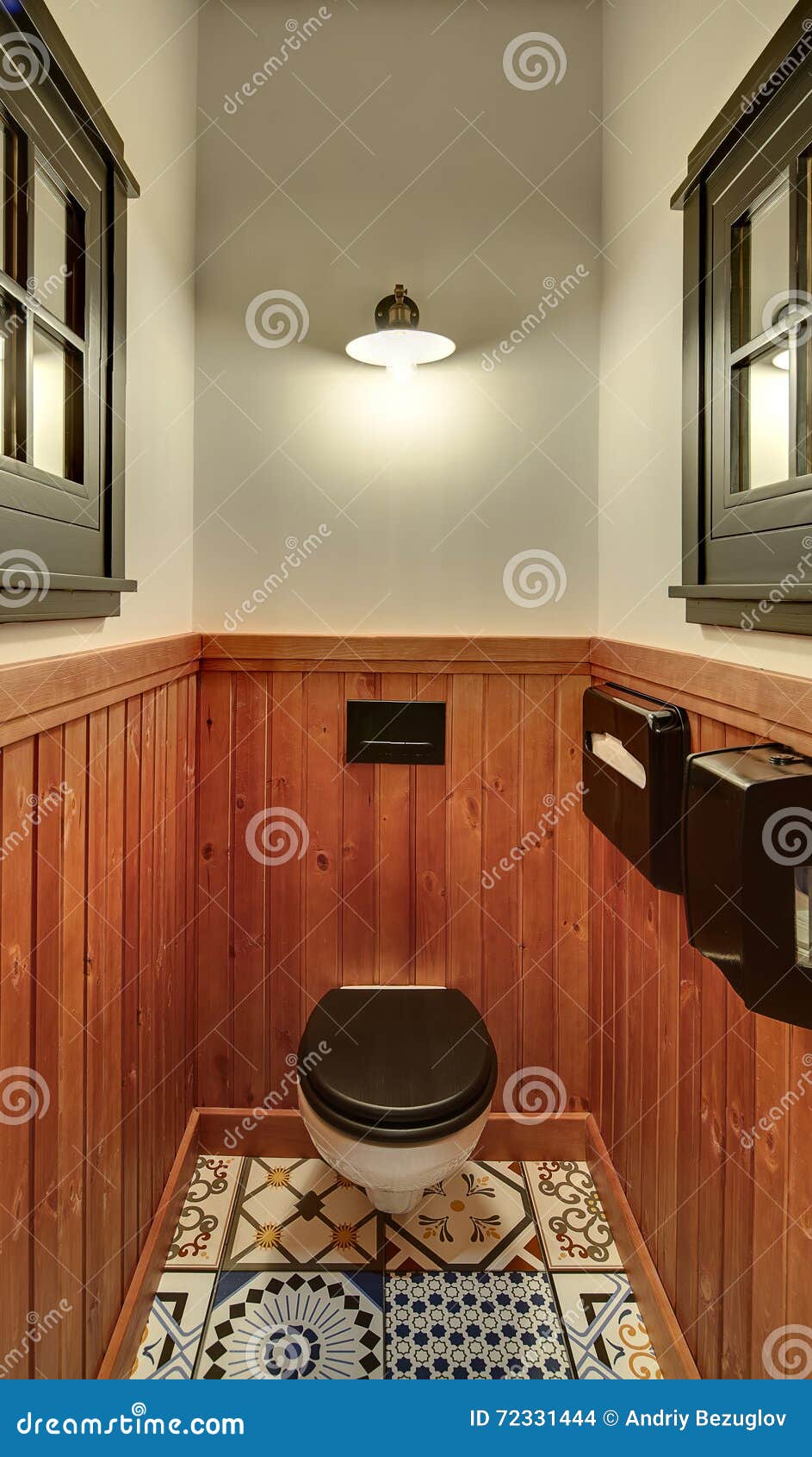 WC en restaurante mexicano foto de archivo. Imagen de dispensador ...