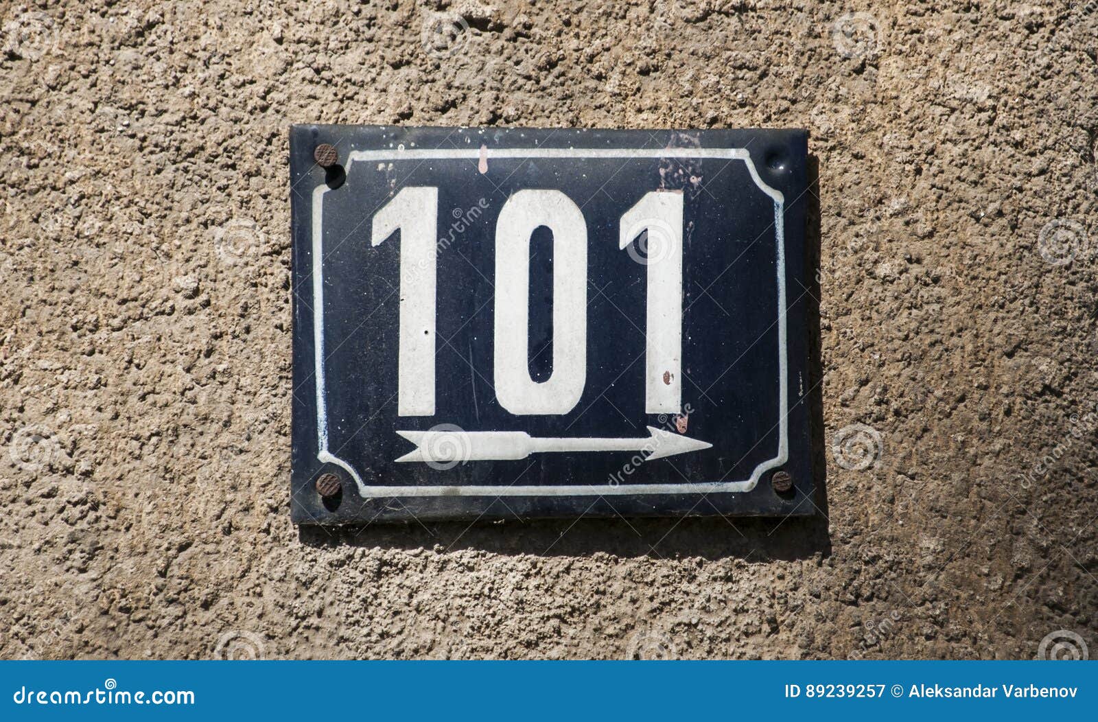 Weathered Esmaltó La Placa Número 101 Imagen de archivo - Imagen de ...