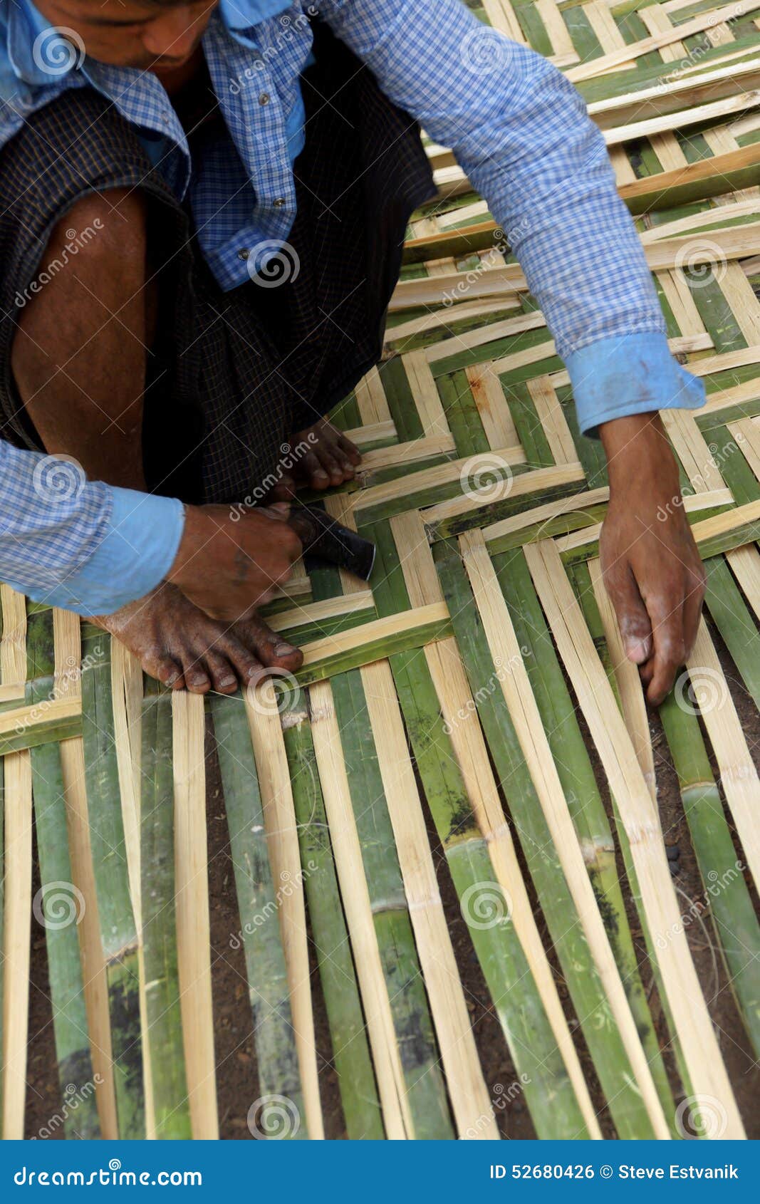 Weaving a bamboo mat editorial photo. Image of bamboo - 52680426