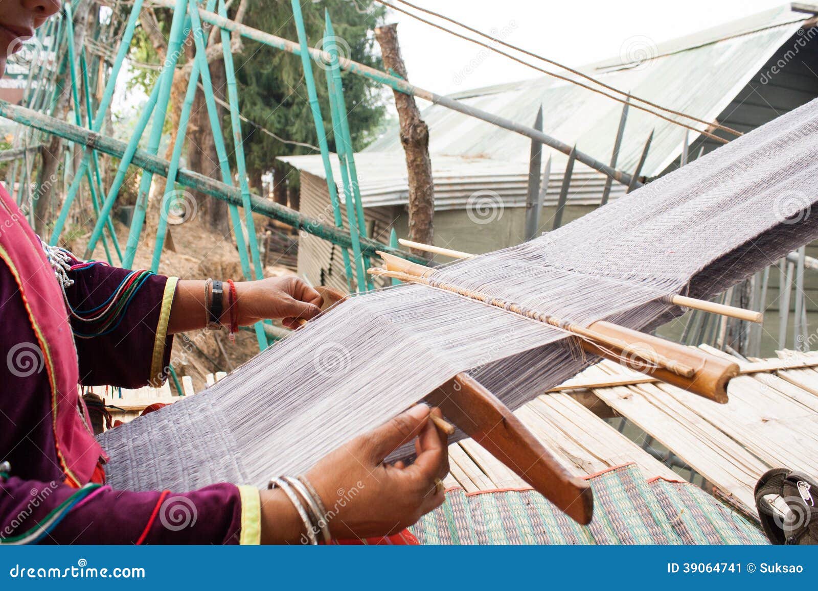 Weaving editorial photo. Image of traditional, handmade - 39064741