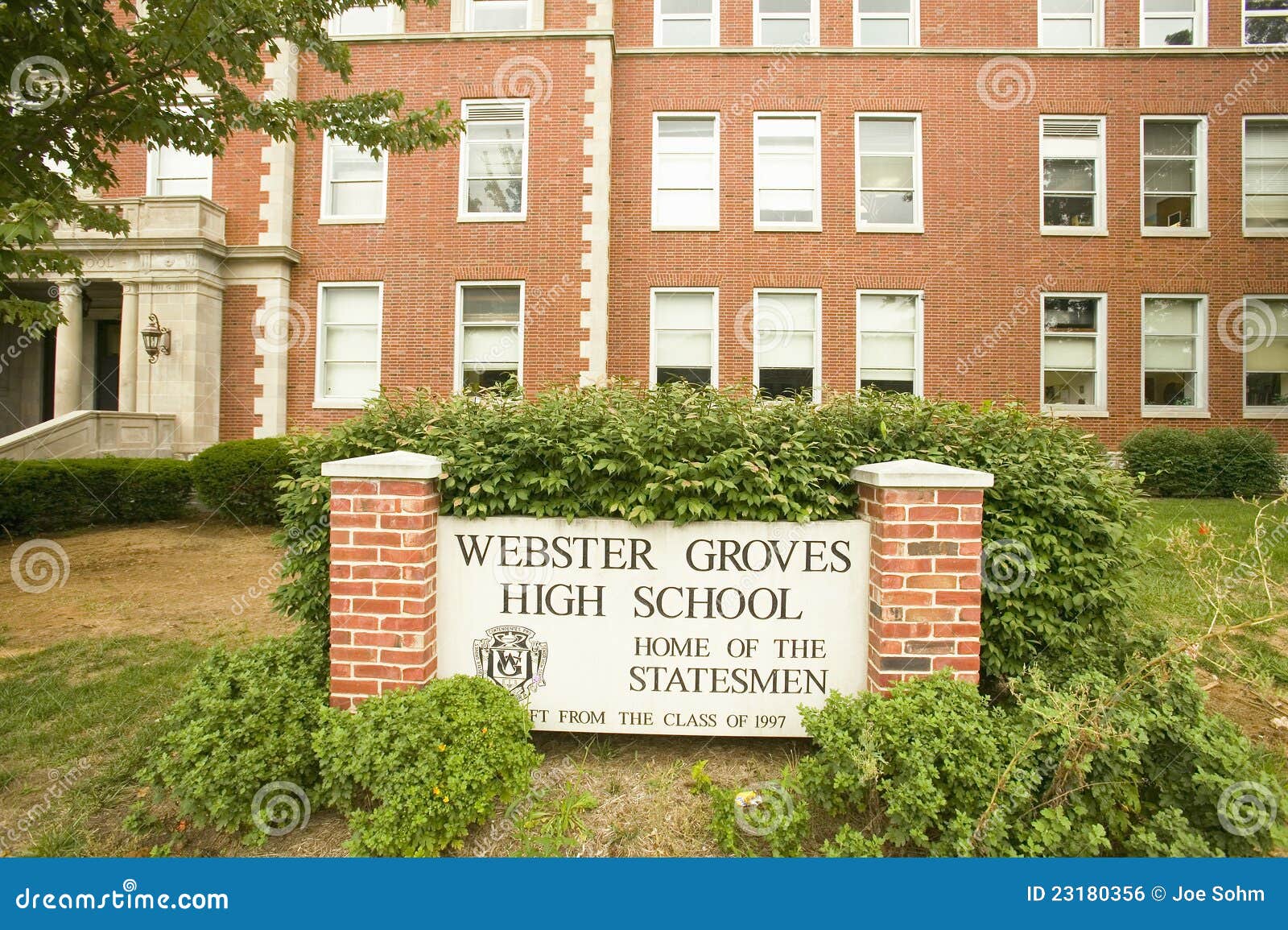 Webster Groves High School editorial photo. Image of exterior - 23180356