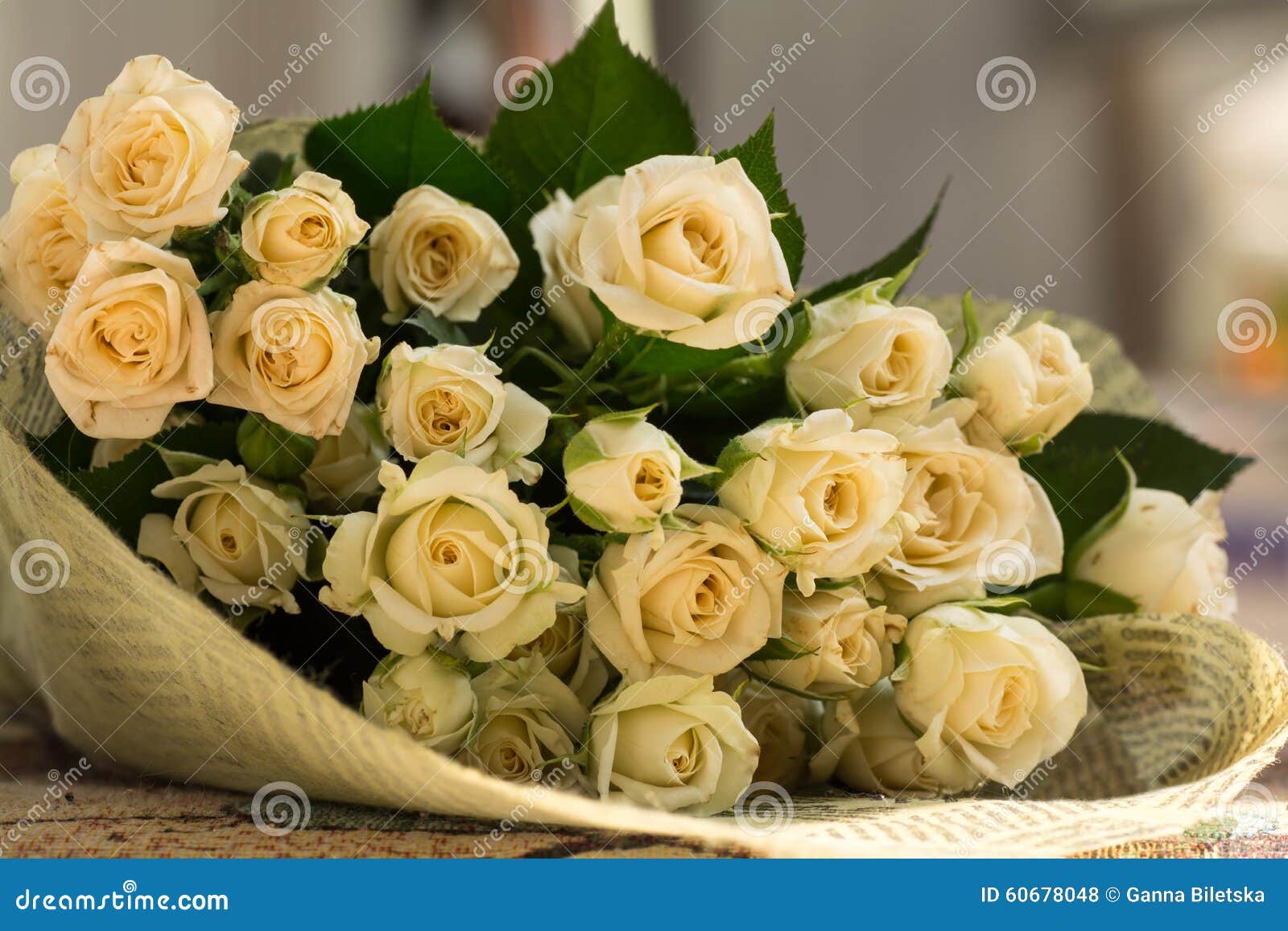 Wedding Bouquet of Beige Roses Stock Photo - Image of rose, present ...