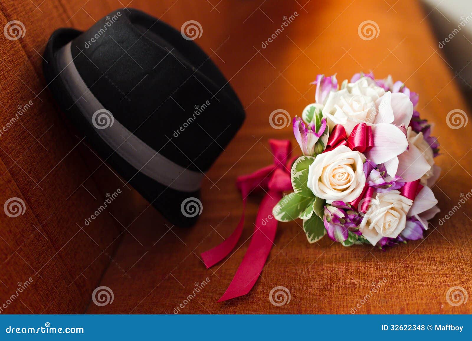 Wedding bouquet and hat stock photo. Image of detail - 32622348