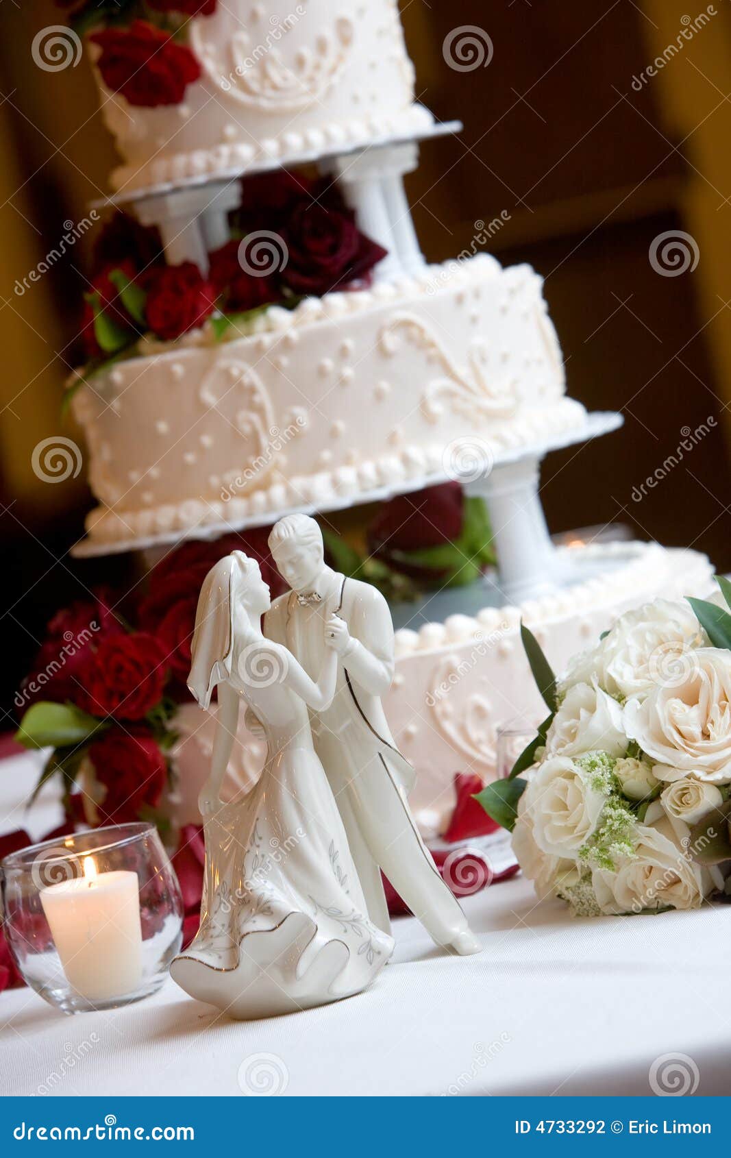 Wedding Cake with Bride and Groom Stock Photo - Image of cake, sweet ...