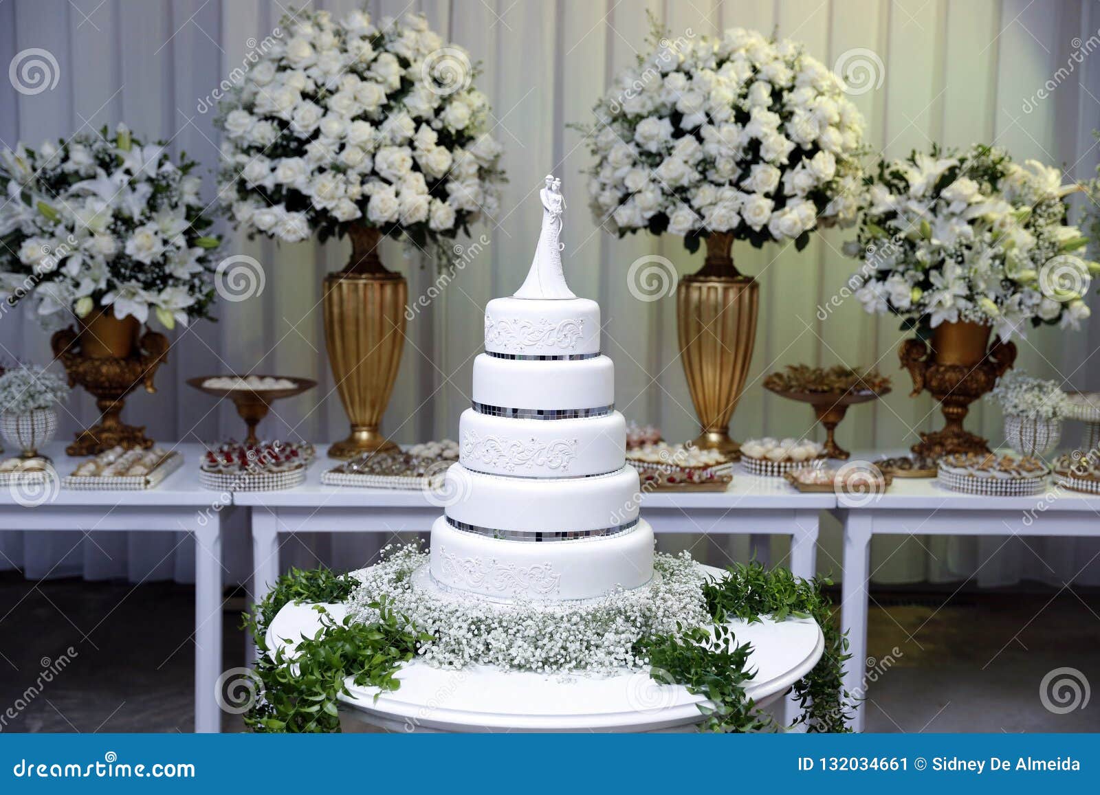 Wedding Cake - Decorated Table for Wedding Stock Image - Image of ...