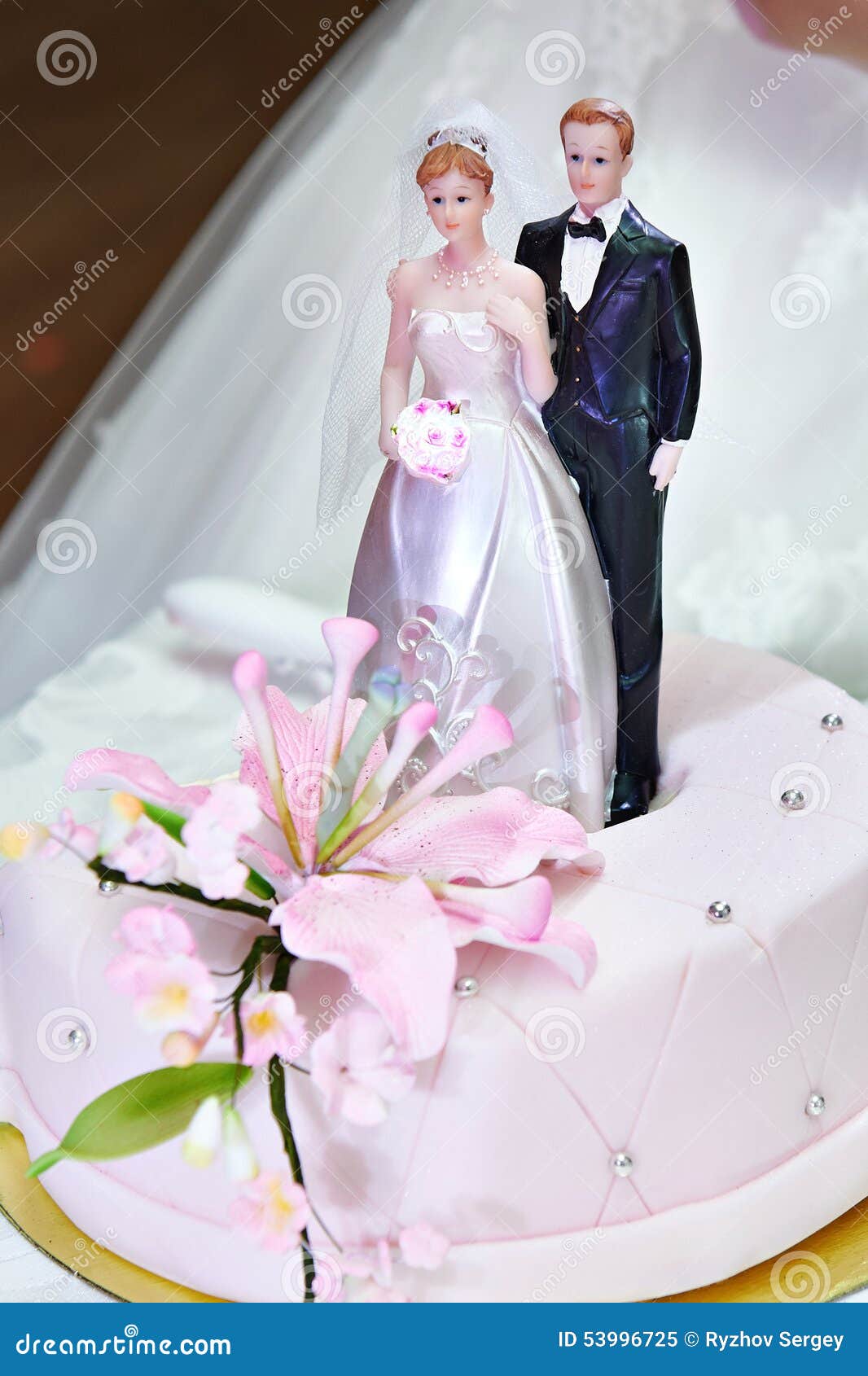 Wedding Cake with Models of Bride and Groom Stock Image - Image of love ...