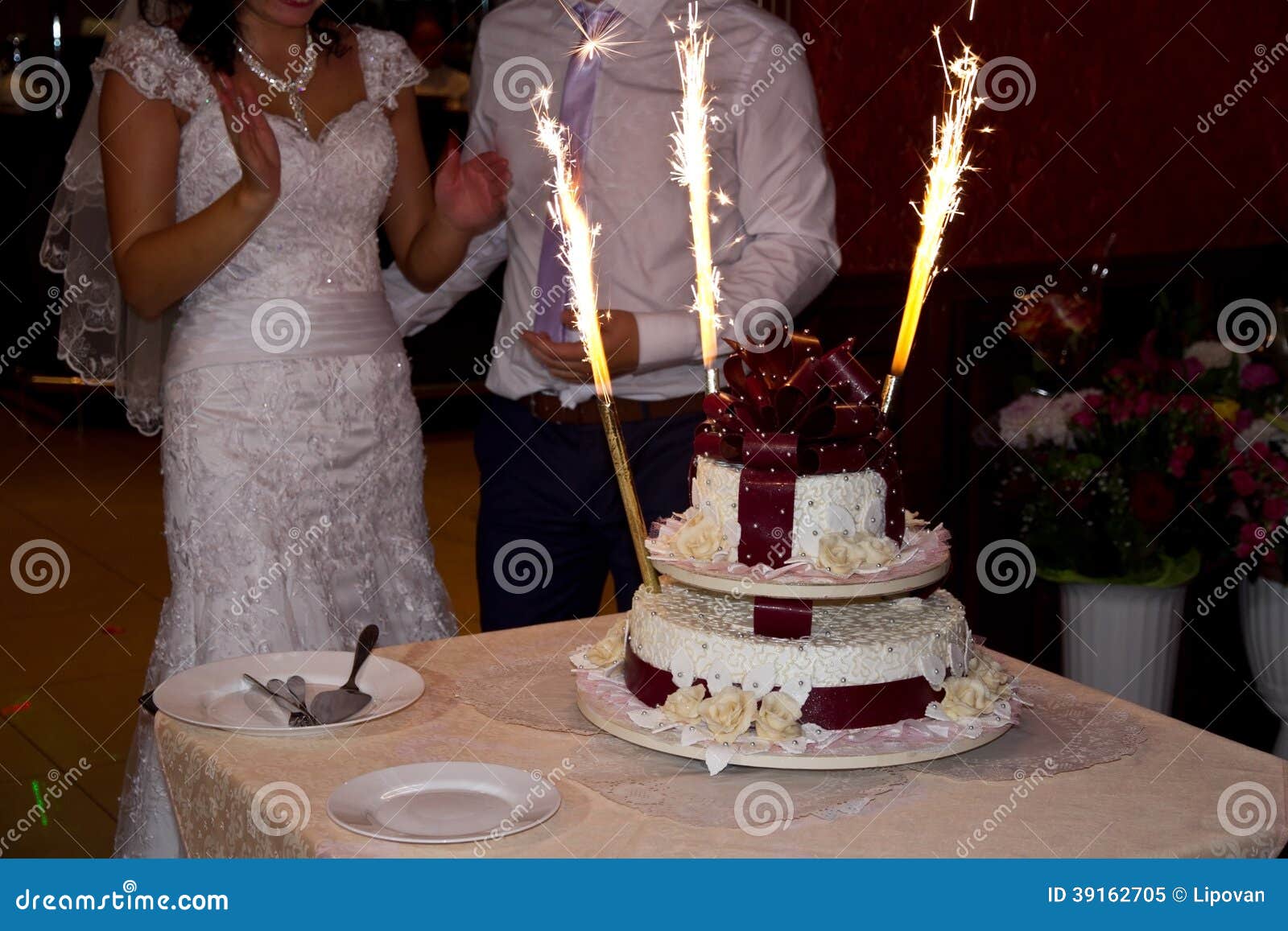 Wedding Cake with Sparklers Stock Image - Image of beautiful, ceremony ...