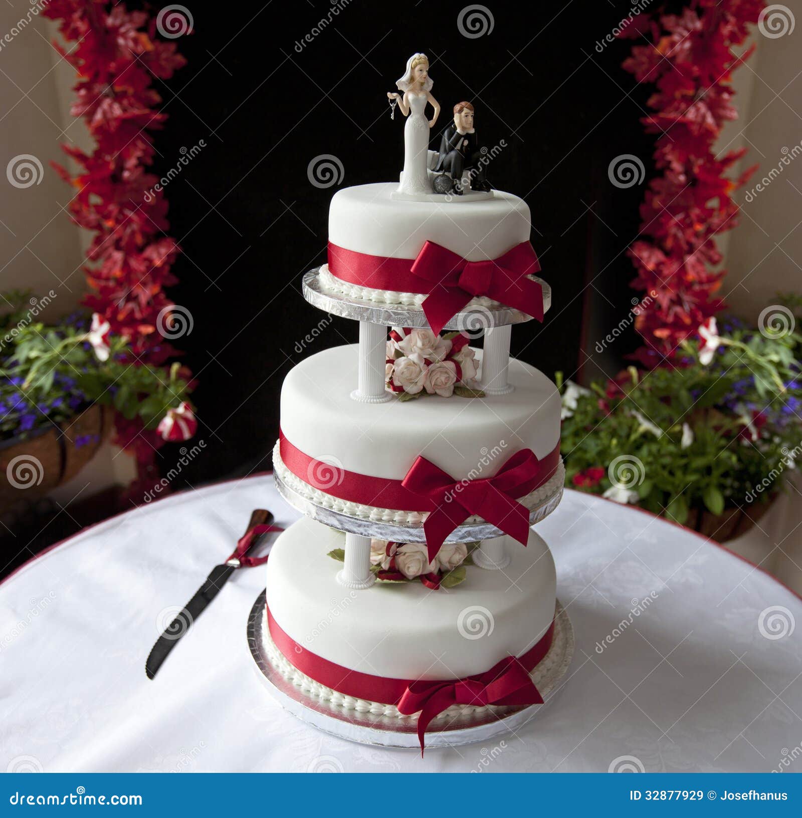Wedding Cake stock image. Image of event, restaurant - 32877929