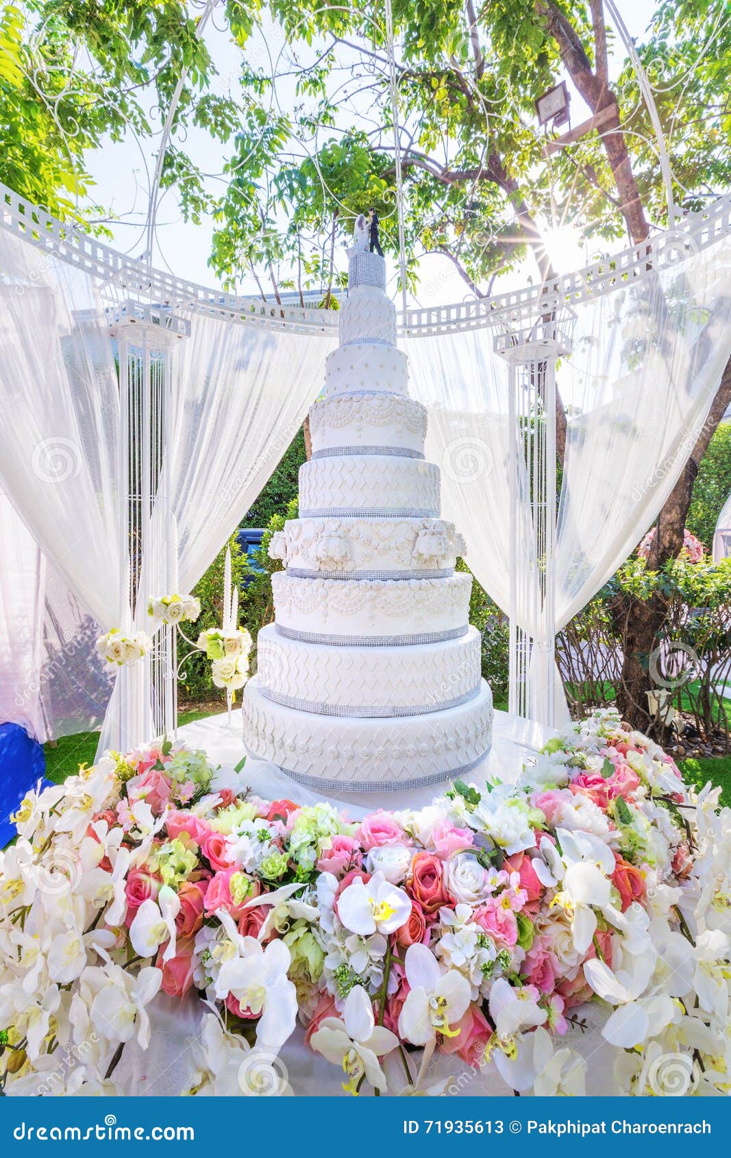 Wedding Cake in Wedding Ceremony Outdoor. Stock Image - Image of ...