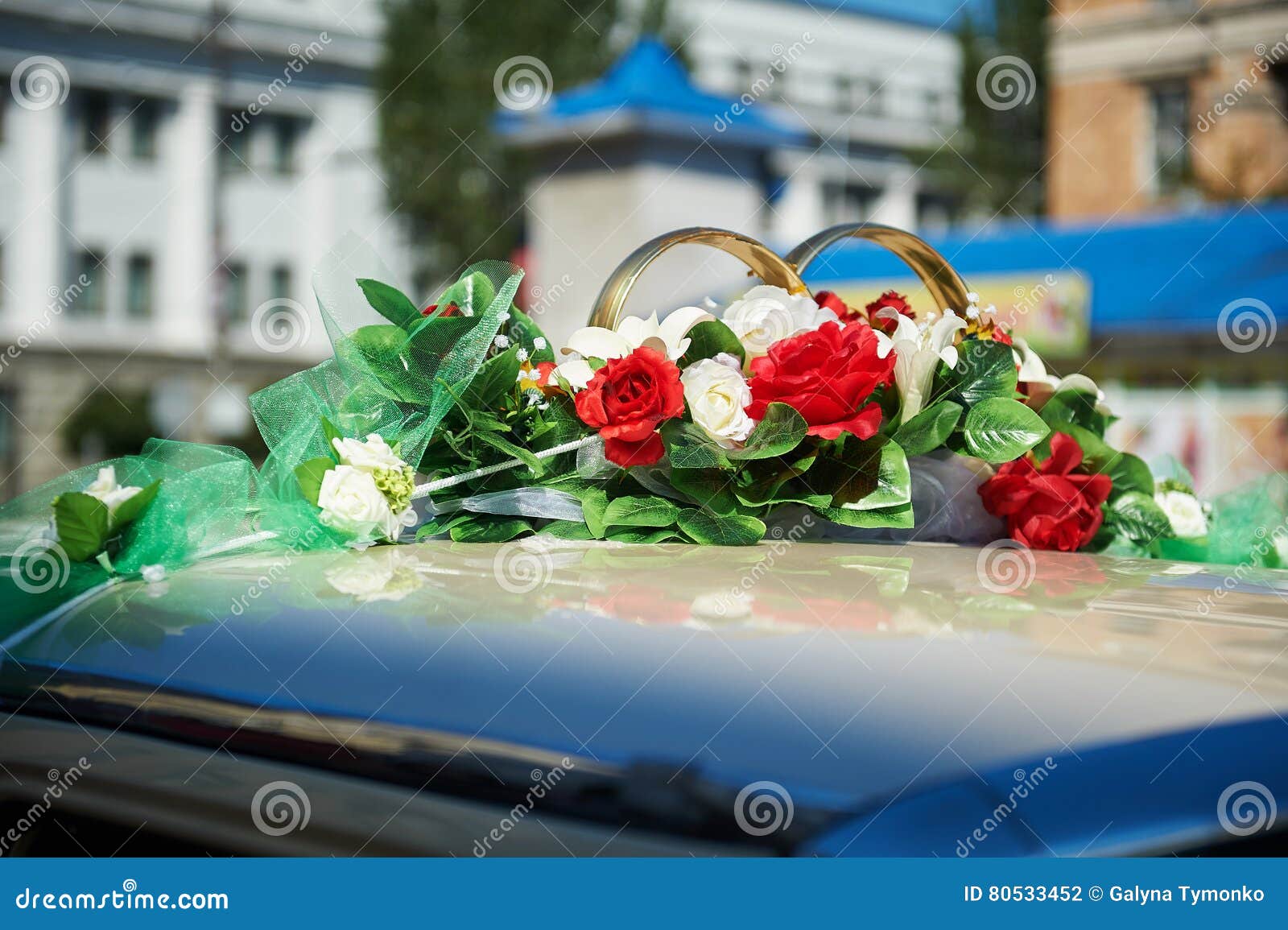 Wedding Car Decorated with Red Flowers Stock Photo - Image of ...