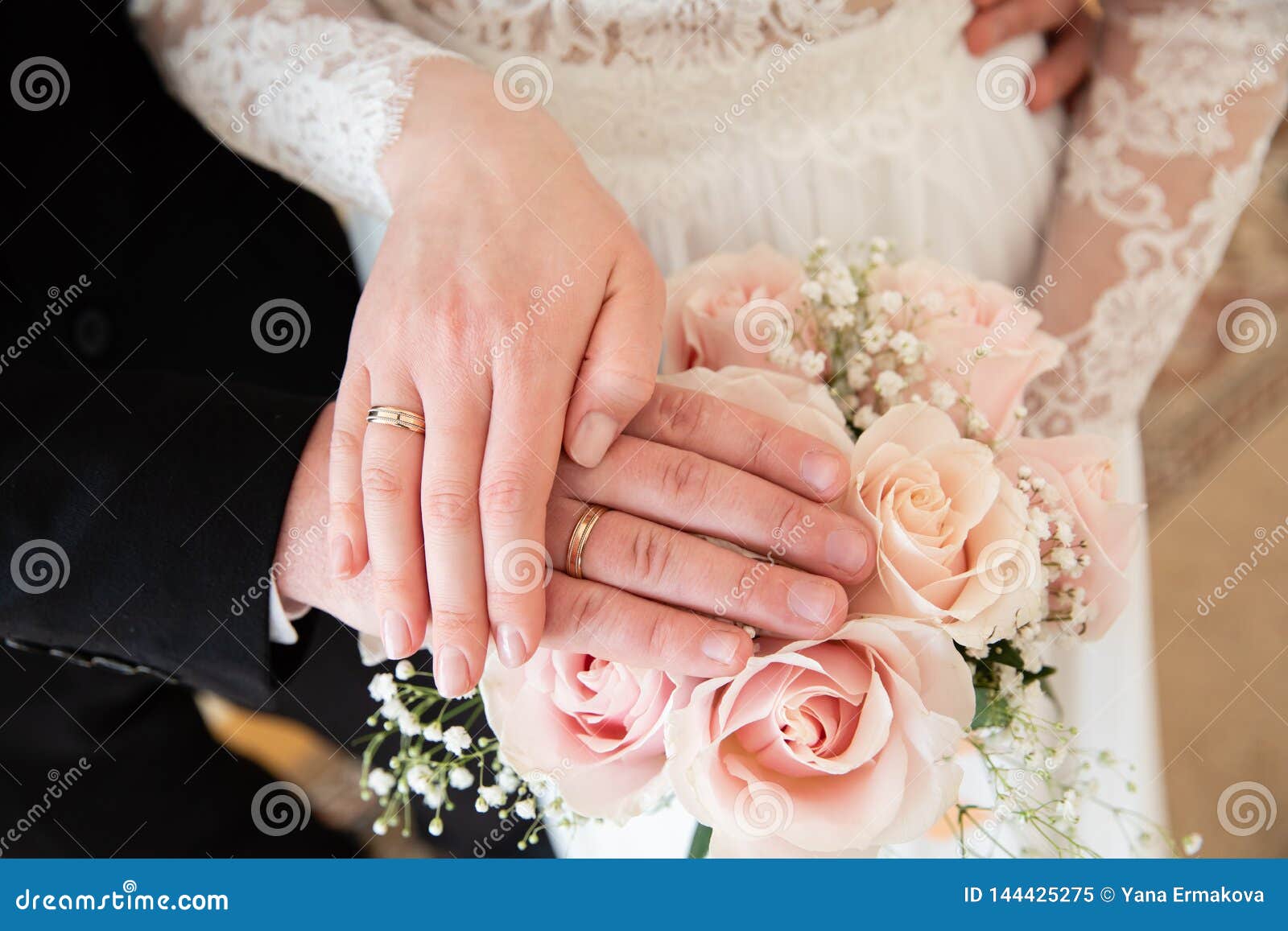 Wedding Couple Hands with Wedding Rings Stock Image - Image of gold ...