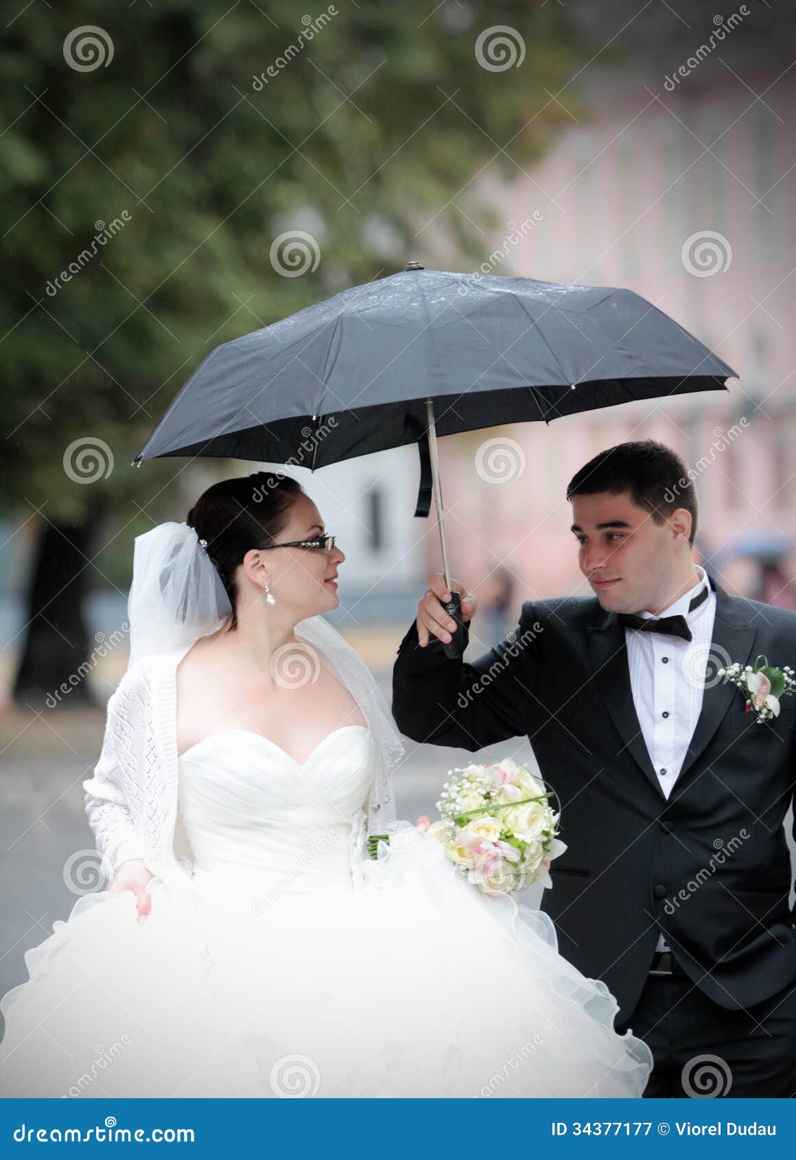 Wedding couple in rain stock image. Image of rainy, romantic - 34377177