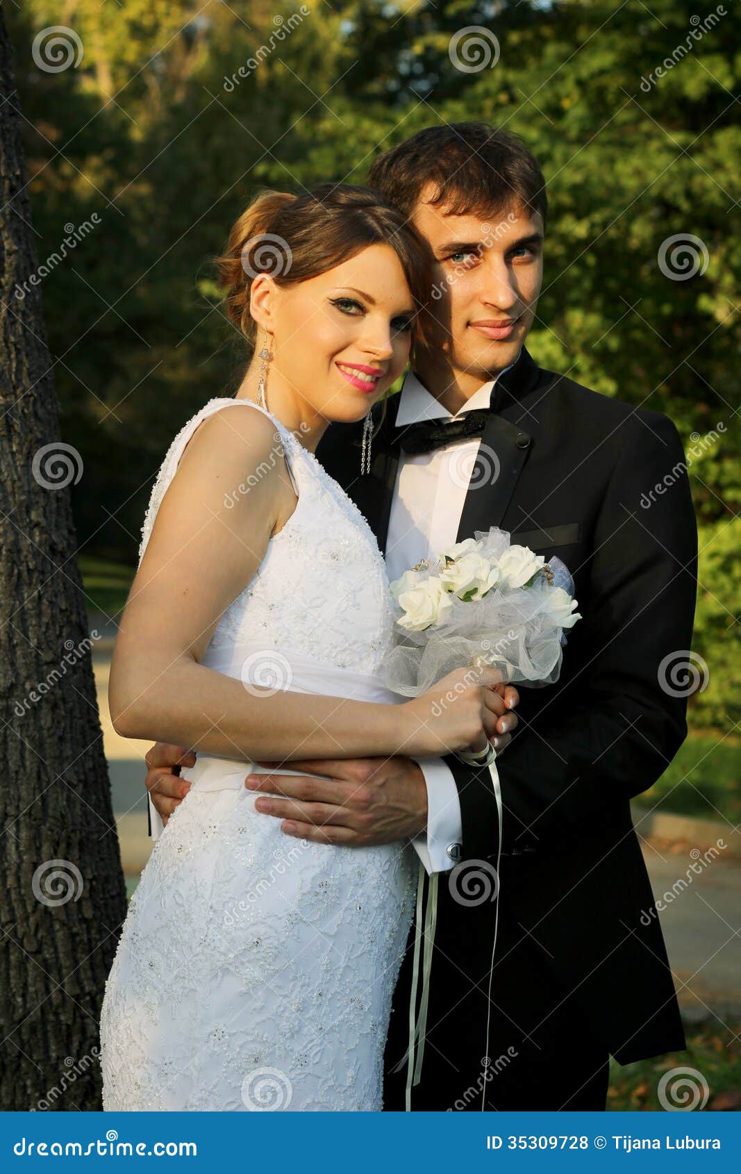 Wedding couple on tree stock photo. Image of young, women - 35309728