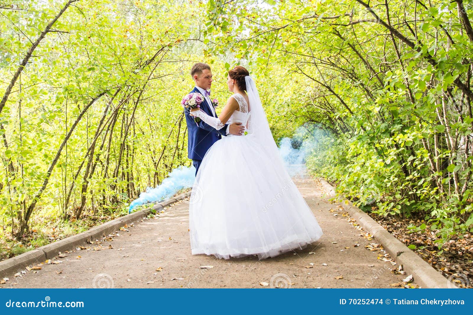 Wedding Dance of Bride and Groom Stock Photo - Image of groom, fashion ...