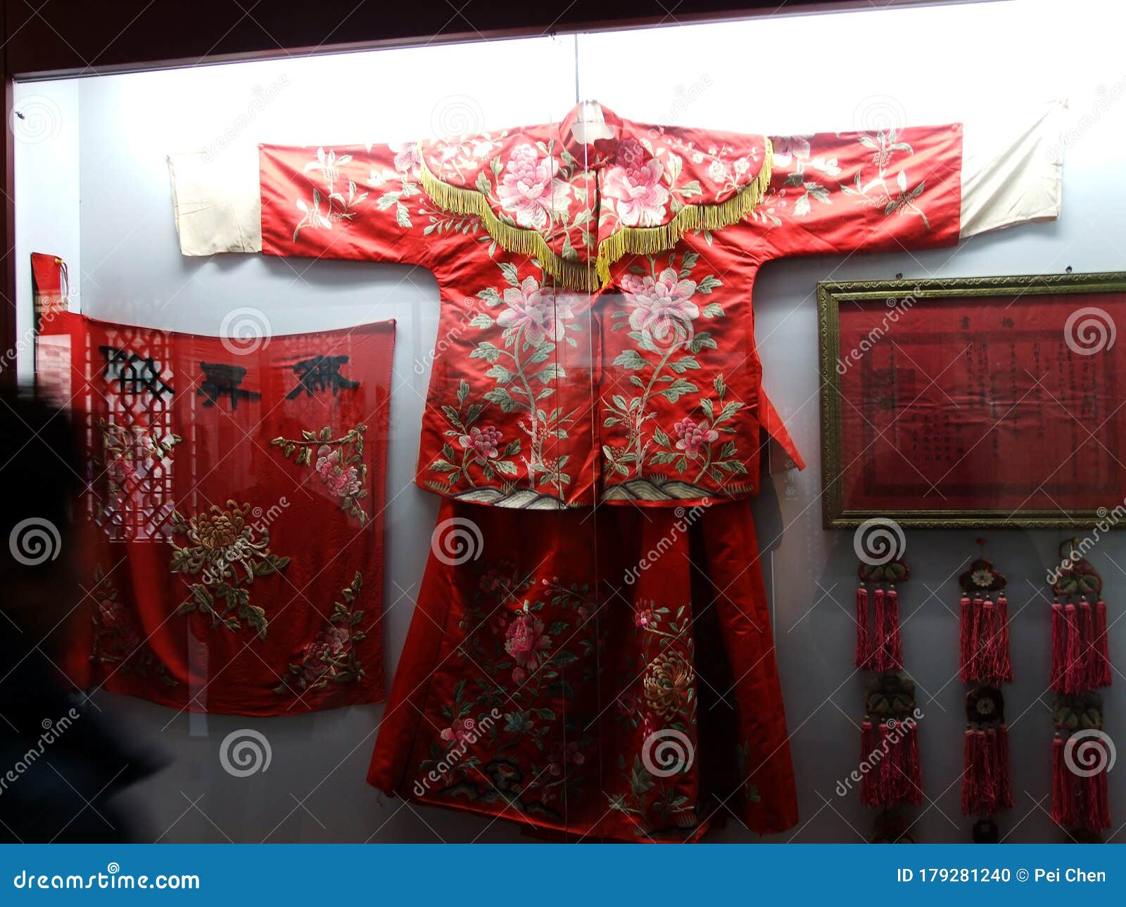 The Wedding Dress for the Ancient Chinese Bride Editorial Image - Image ...