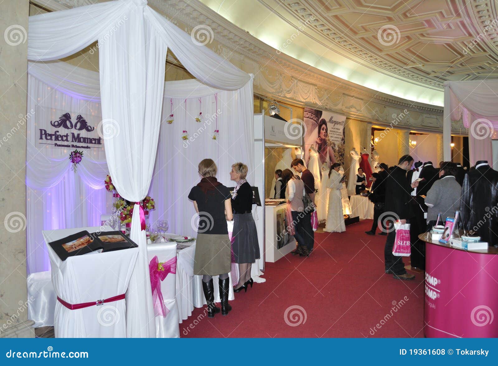 WEDDING FAIR editorial stock photo. Image of gala, stands - 19361608