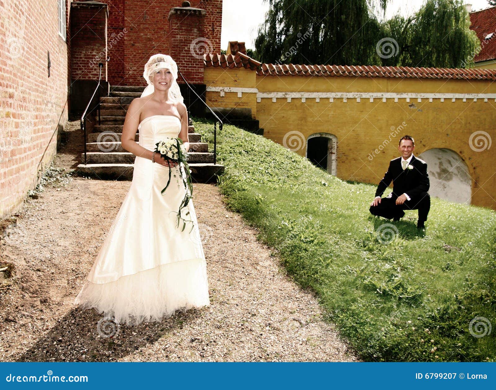 Wedding portrait garden stock image. Image of delighted - 6799207